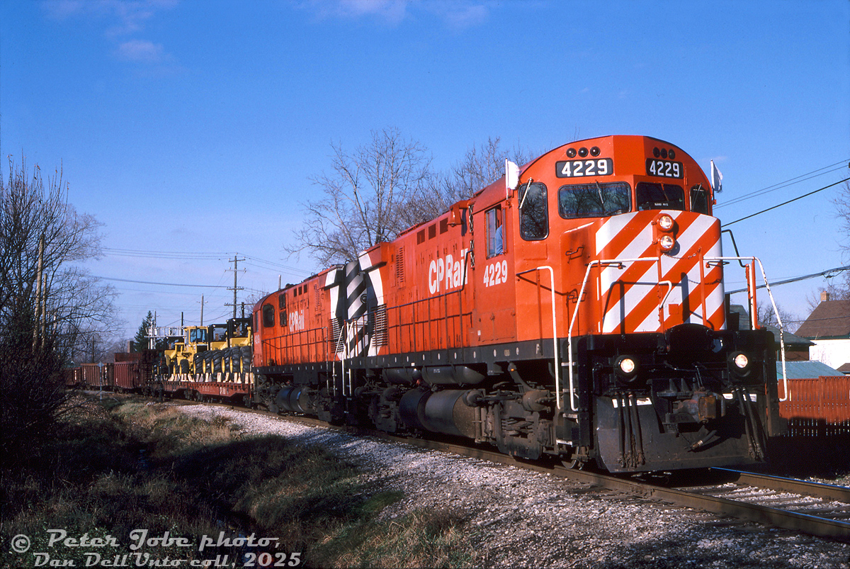 Railpictures.ca - Peter Jobe photo, Dan Dell'Unto coll. Photo: CP Rail C424′s 4229 and 4219 head ...