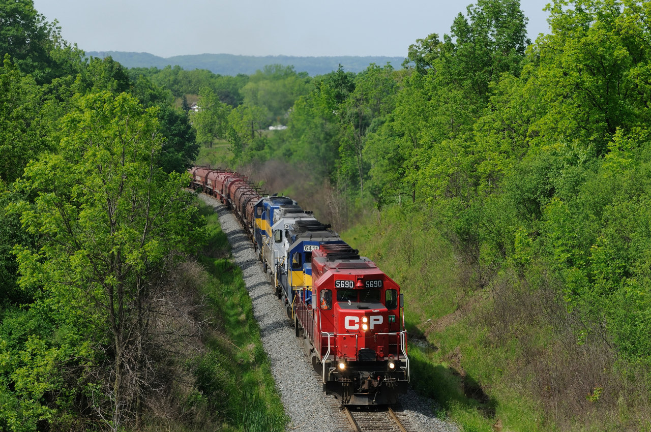 Railpictures.ca - Jay Brooks Photo: A northbound Canadian Pacific ...