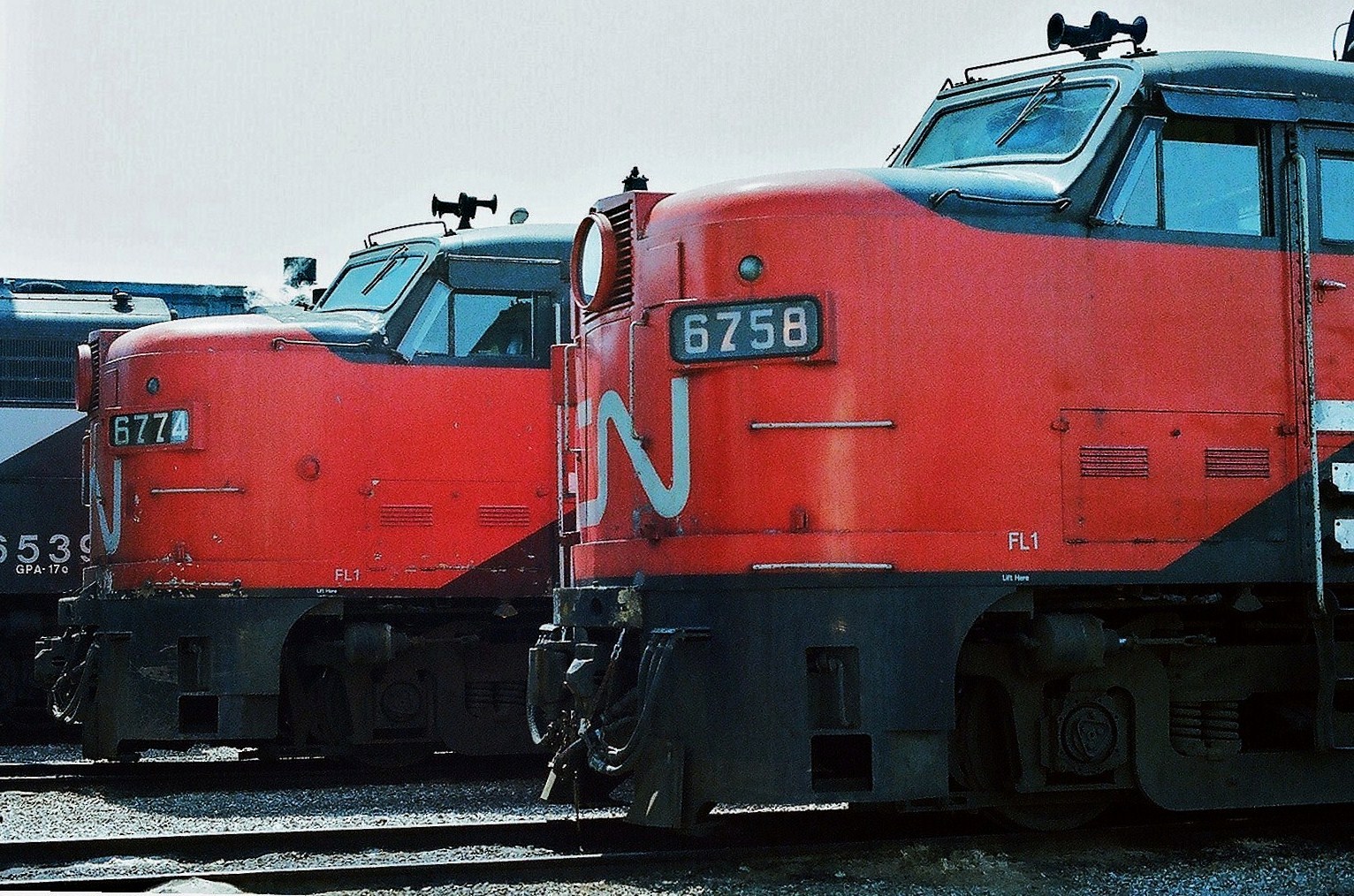 Railpictures.ca - sdfourty Photo: Cab Units. A study in a classic ...