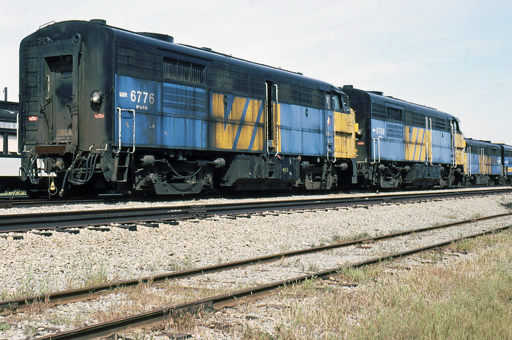 Railpictures.ca - Photo: Out of service FPA-4s for sale or scrapped at ...