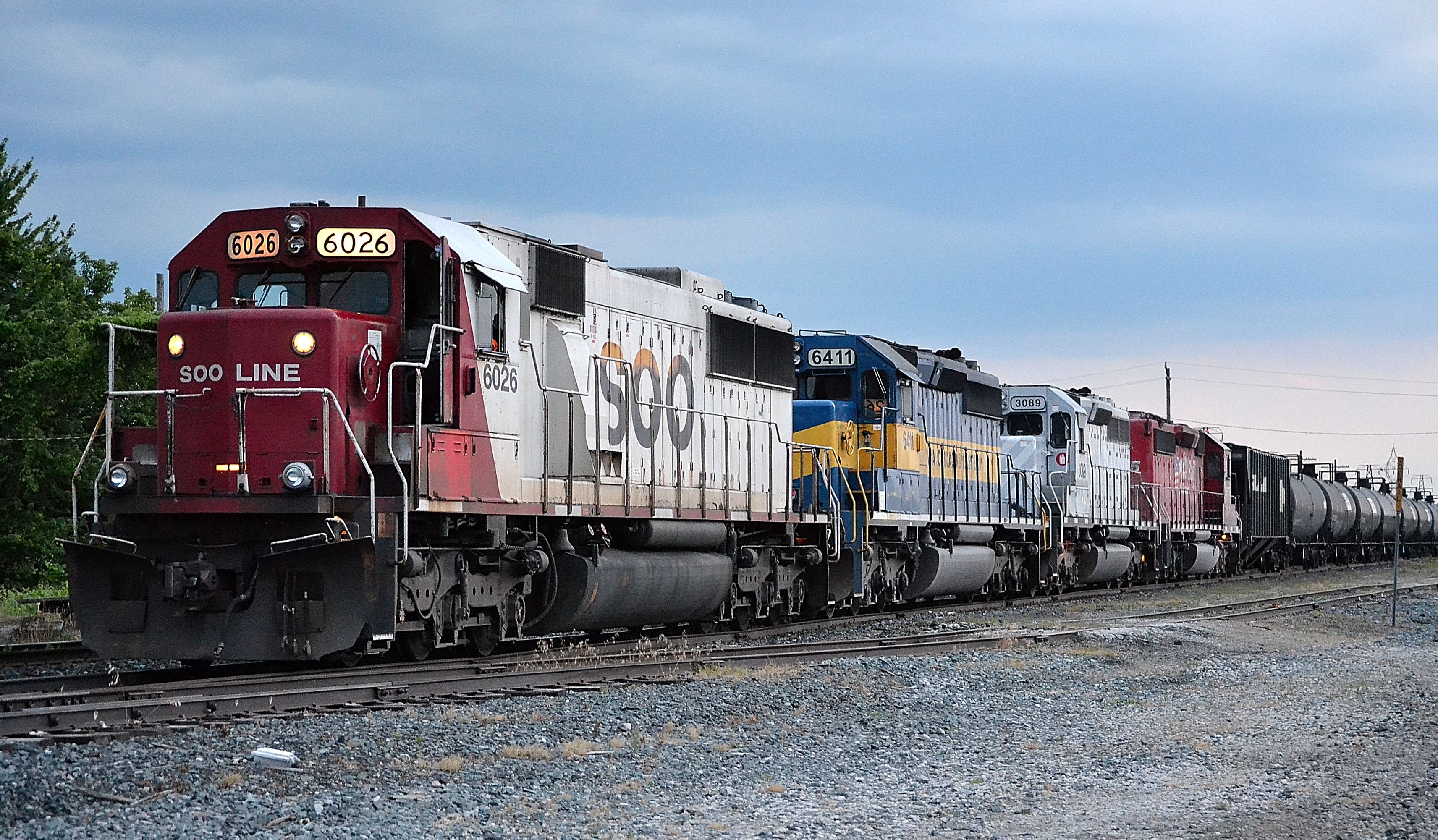 Railpictures.ca - Jay Butler Photo: CP 640 led by SOO 6026 and an all ...