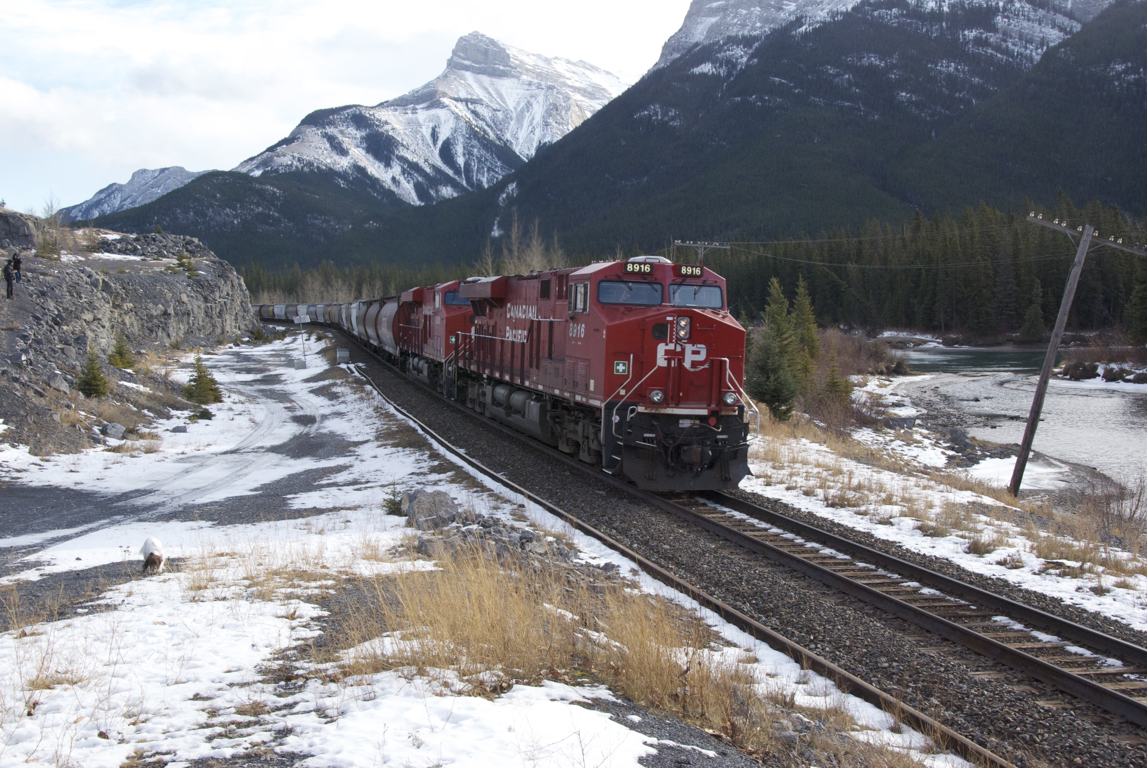 Railpictures.ca - John Soehner Photo: A westward Grain Train with 8916 ...