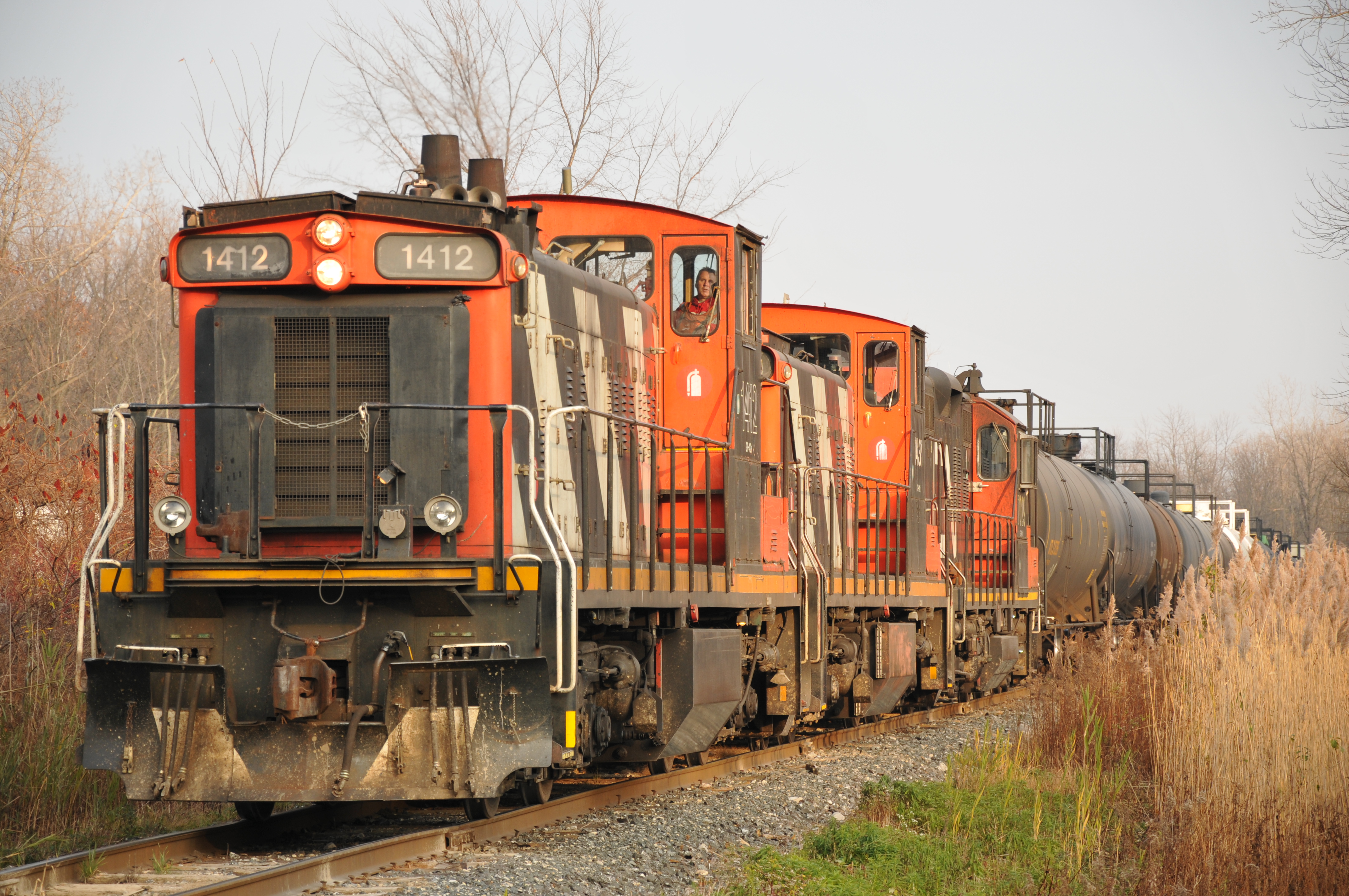 Railpictures.ca - Крис Photo: Big power for a short 20 car train on CN ...
