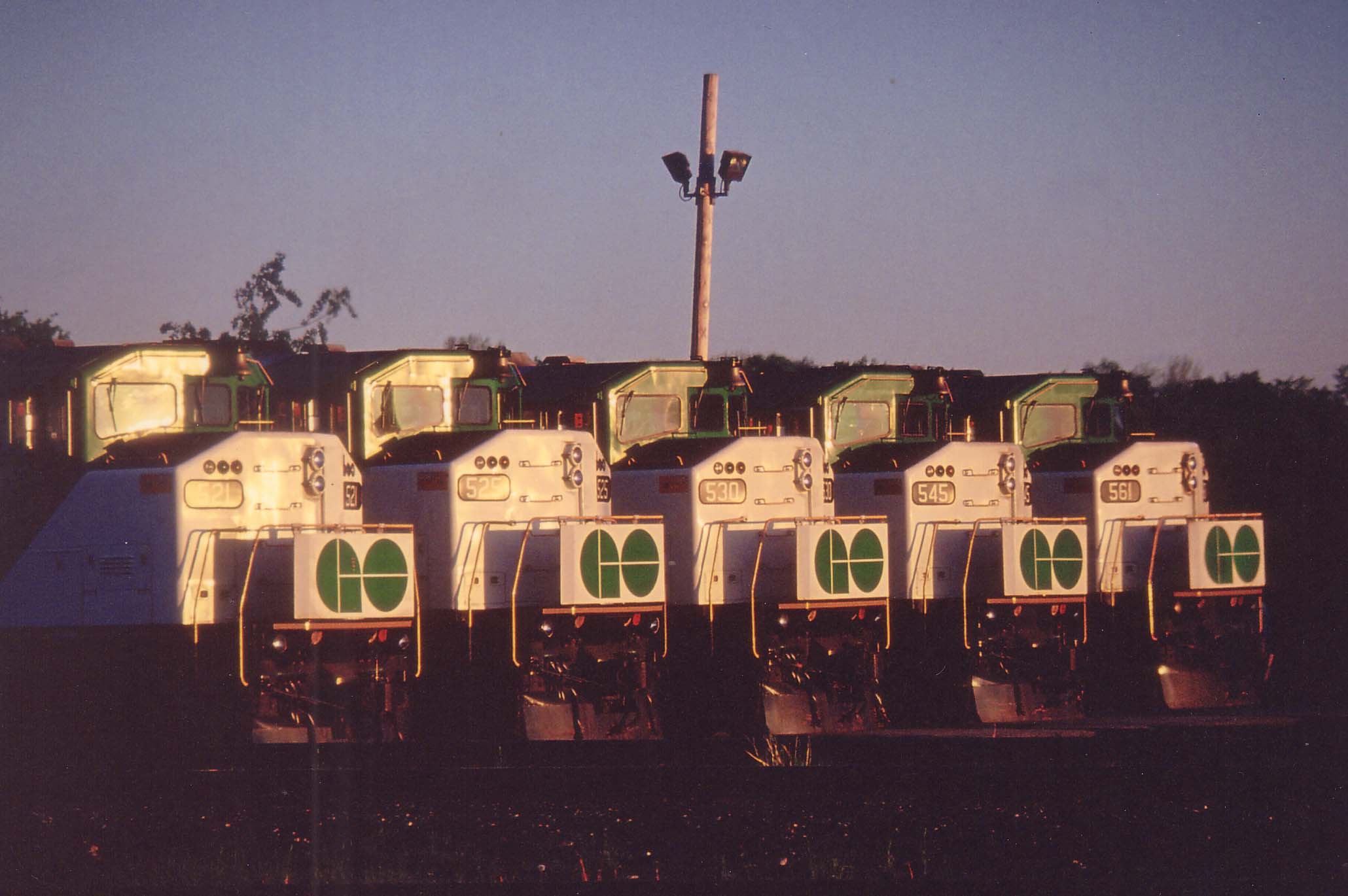 Railpictures.ca - A.W.Mooney Photo: Arriving early dawn at Guelph Jct ...