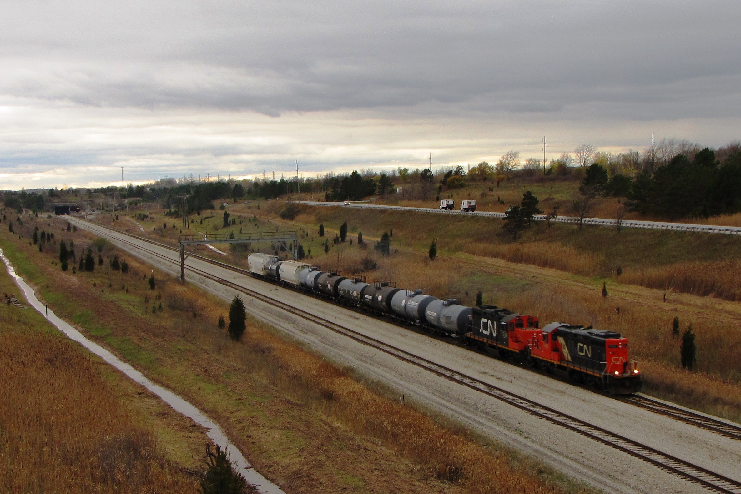 Railpictures.ca - Adam Wills Photo: CN 7082 leads the Trillium Transfer ...