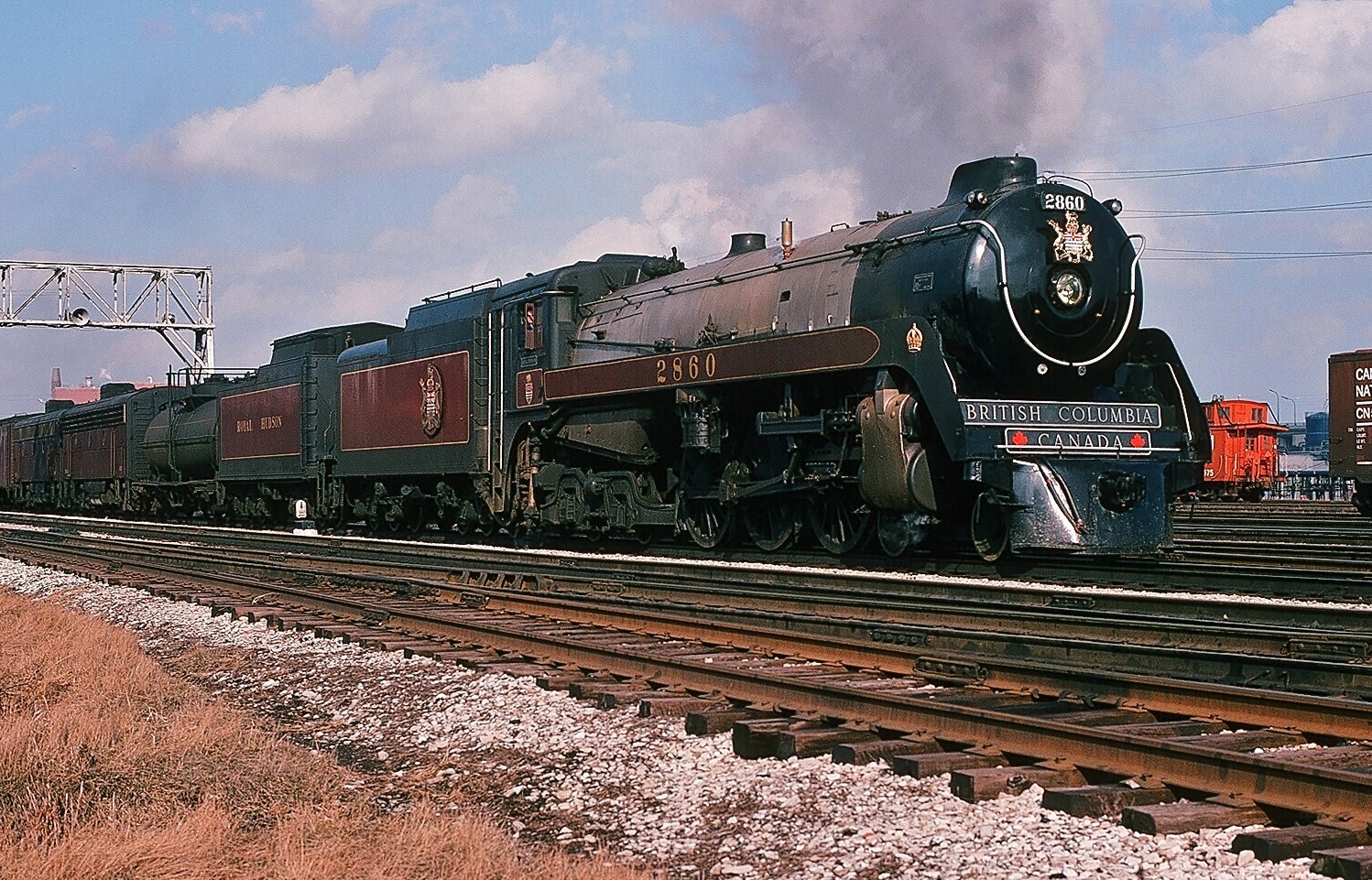 Railpictures.ca - sdfourty Photo: TTR has a Royal (Hudson) guest. After ...