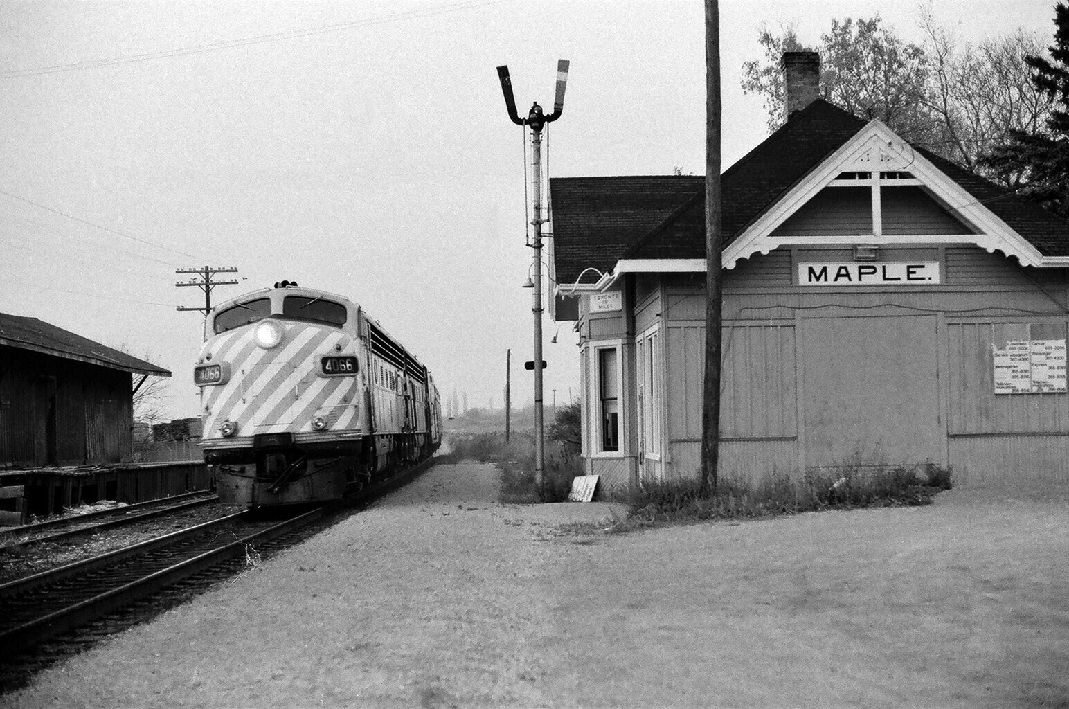 Railpictures.ca - sdfourty Photo: Via #2 The Canadian, with ex CP Rail ...