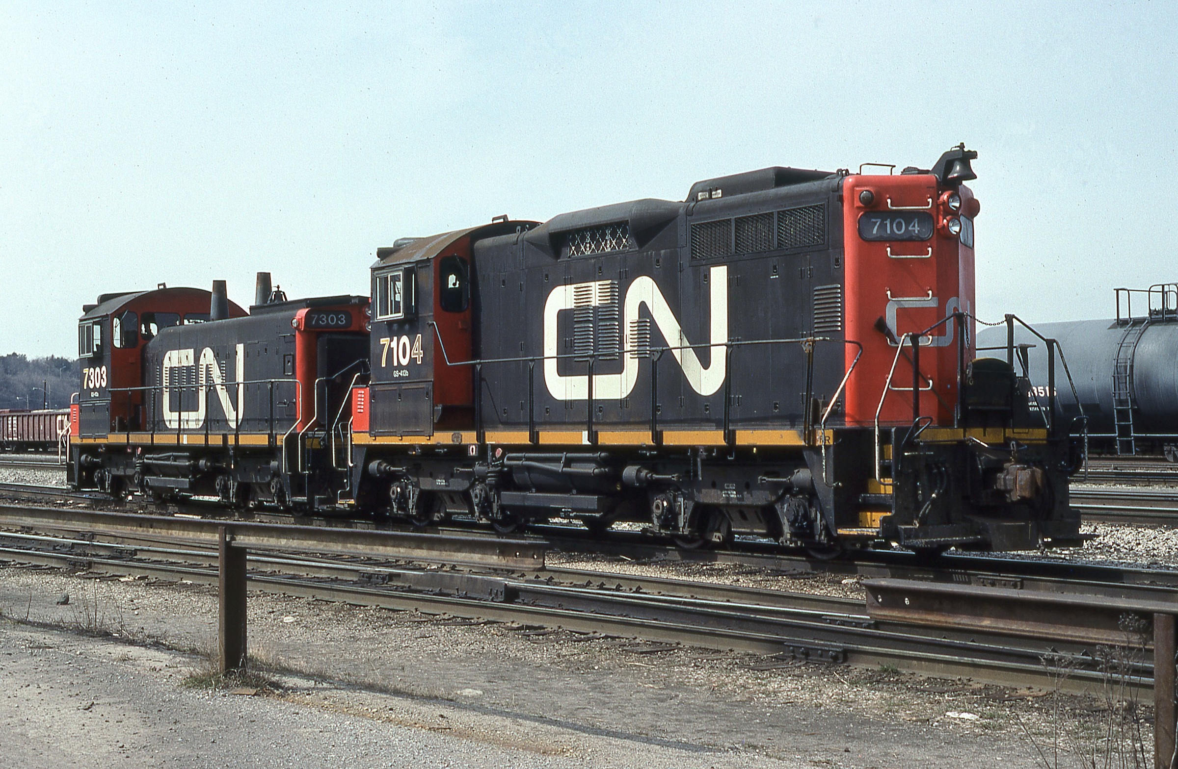 Railpictures.ca - Keith MacCauley Photo: In something of a ‘BEFORE ...