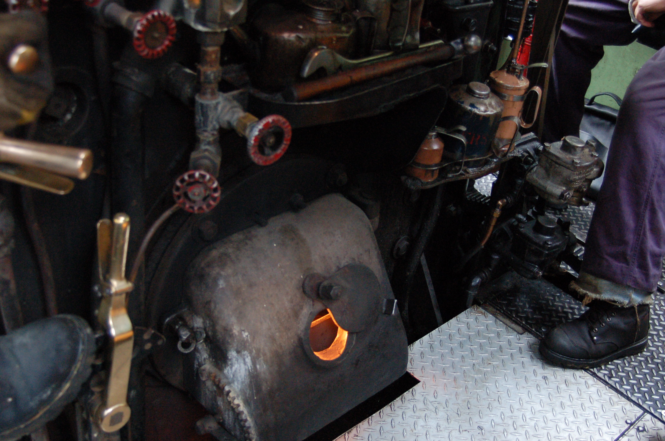 Railpictures.ca - Hiawatha Pete Photo: OIL IN THE FIREBOX. A CAB RIDE ...