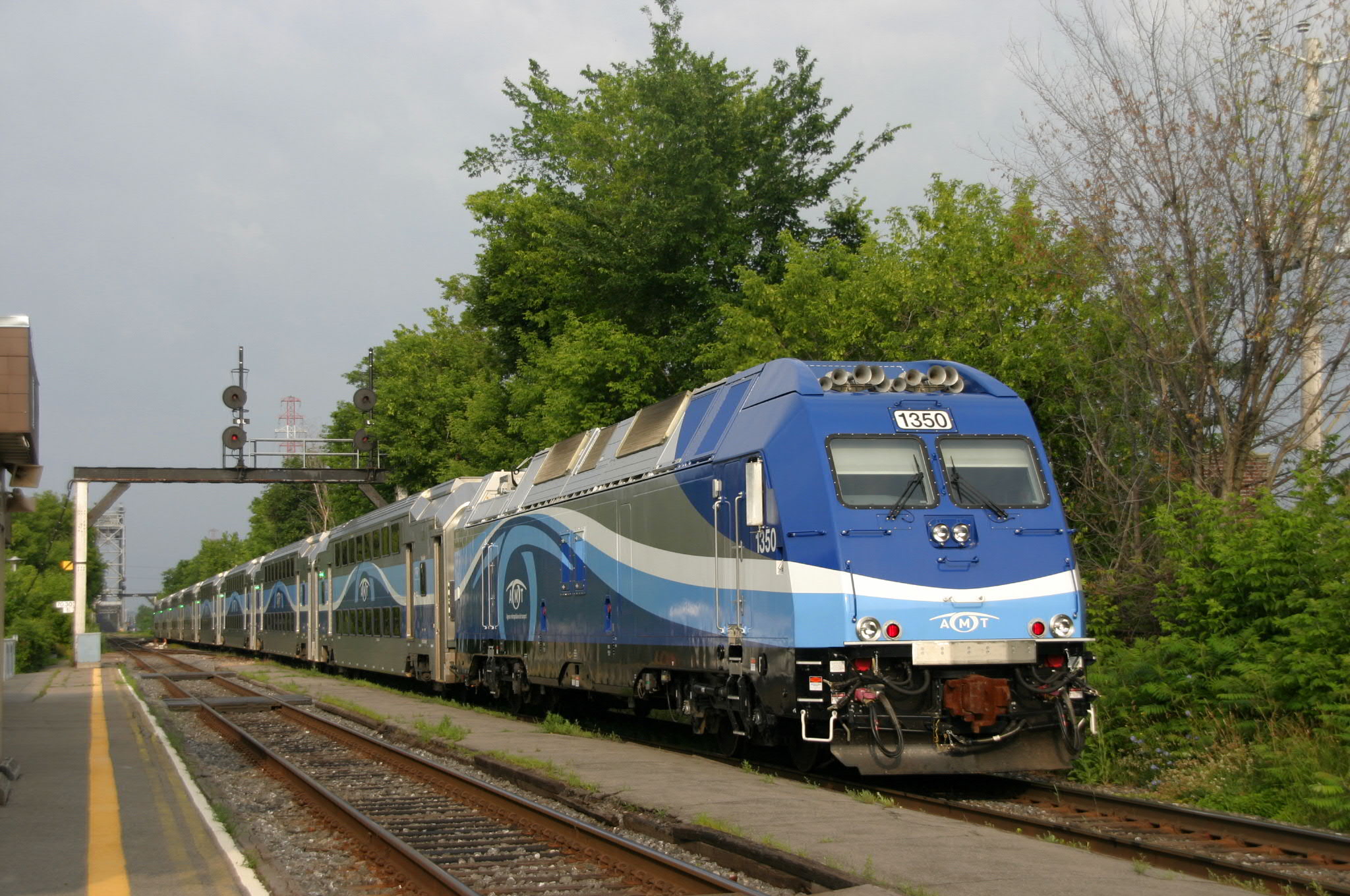 Railpictures.ca - railfan73 Photo: The AMT 805 on way to Central ...