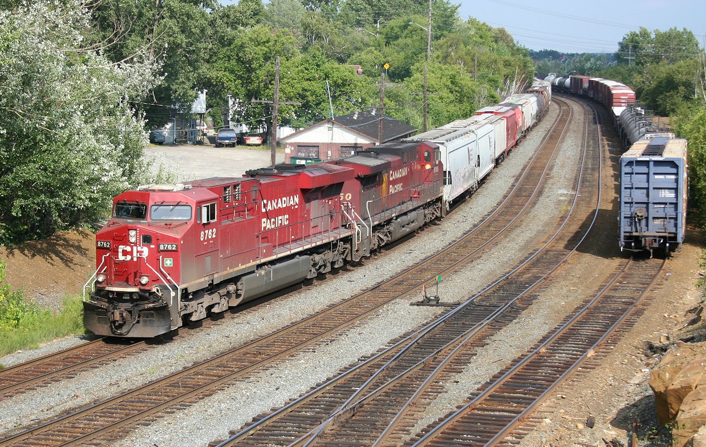 Railpictures.ca - Chris van der Heide Photo: Canadian Pacific train 119 ...