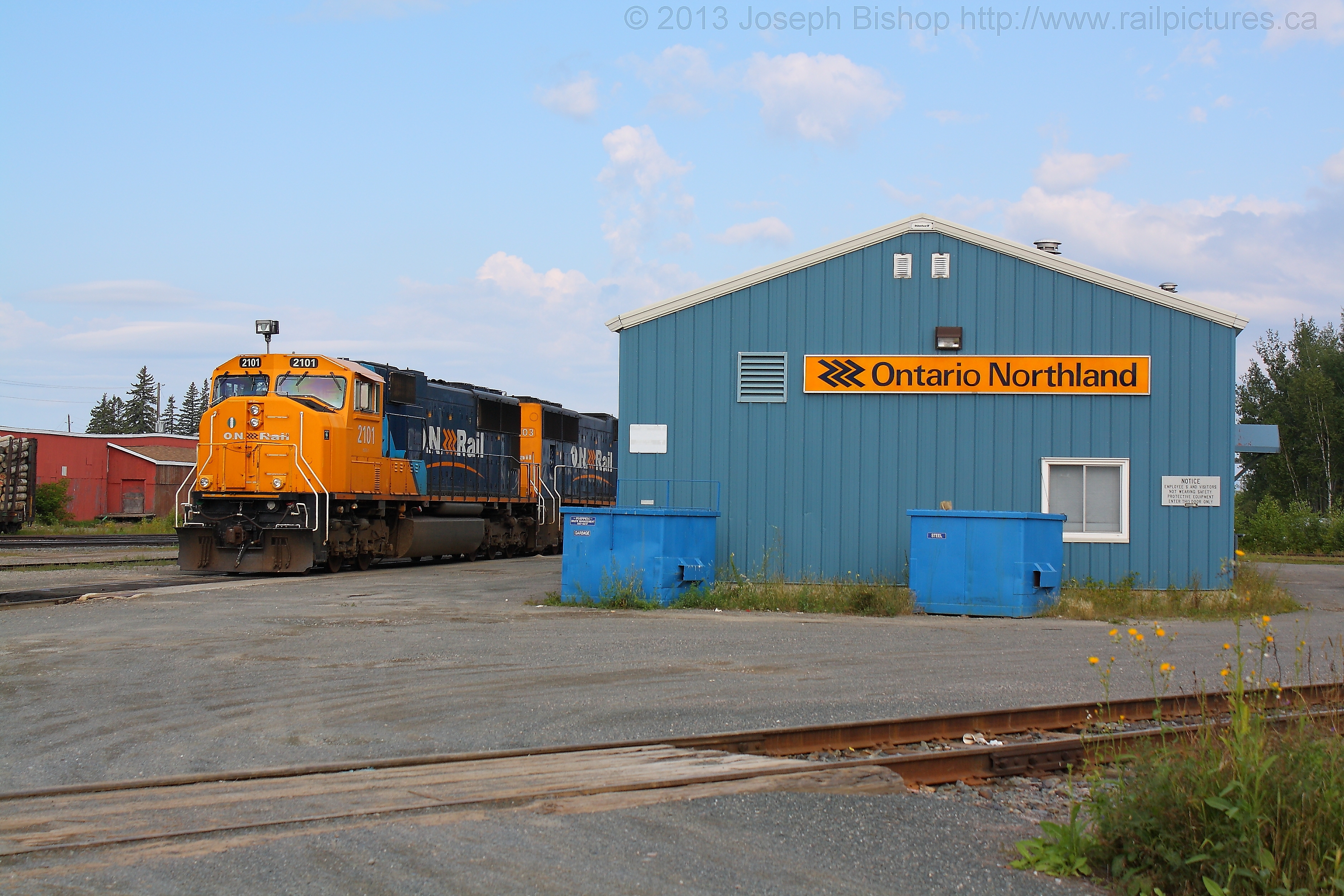 Railpictures.ca - Joseph Bishop Photo: ONT 2101 and 2103 rest beside ...