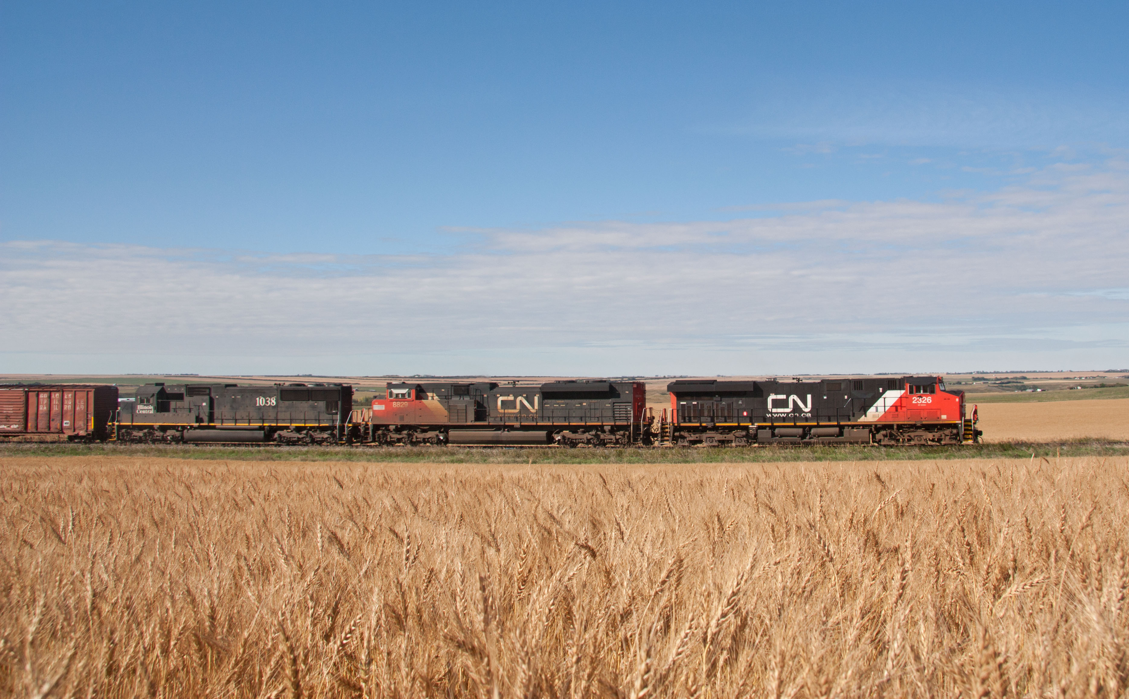 Railpictures.ca - Cam Leonard Photo: CN train 114 rolls through the ...