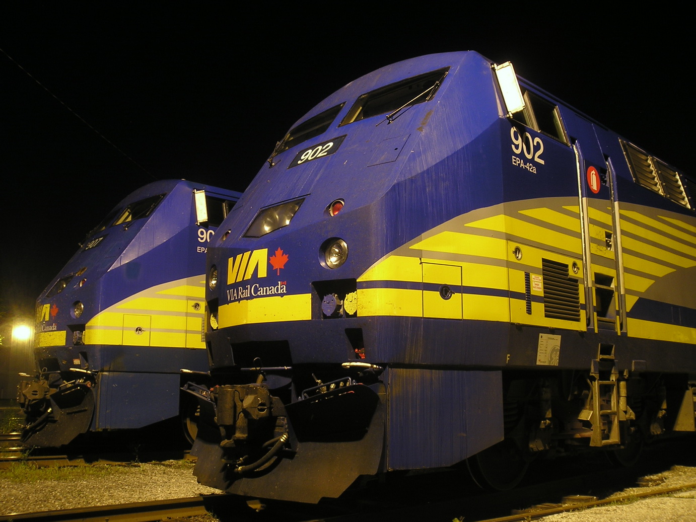 Railpictures.ca - Ian Deck Photo: VIA 902 & 907 both resting there eyes ...