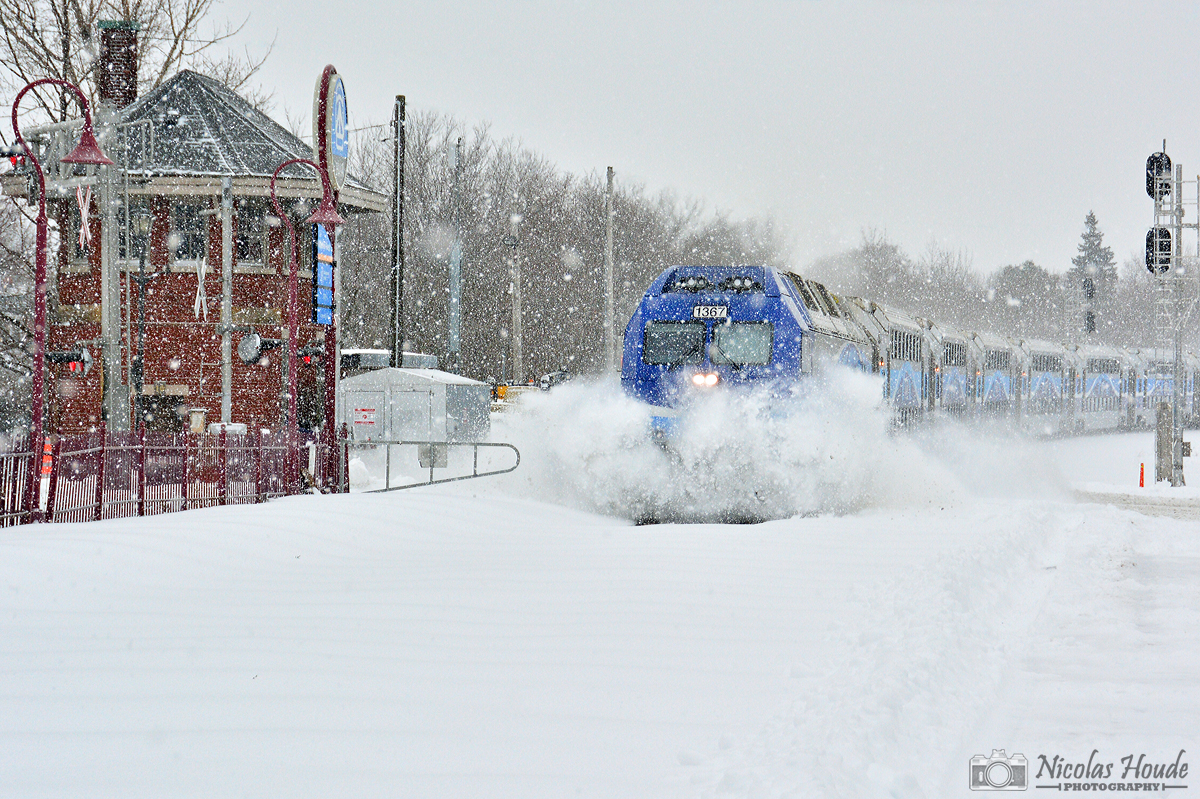 Railpictures.ca - Nicolas Houde Photo: SPLAT! In the snowstorm, the ...