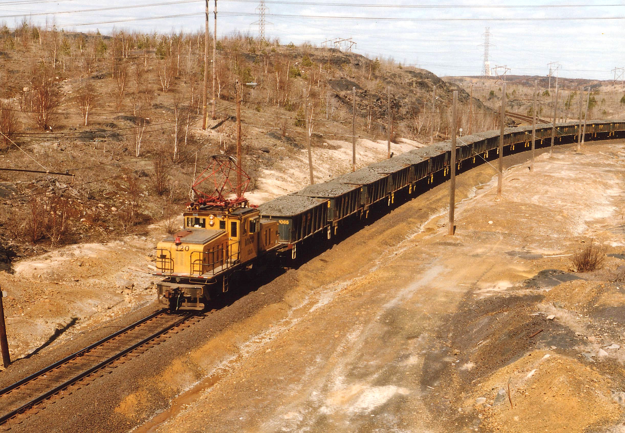 Railpictures.ca - A.W. Mooney Photo: INCO electric #120 is seen with a ...
