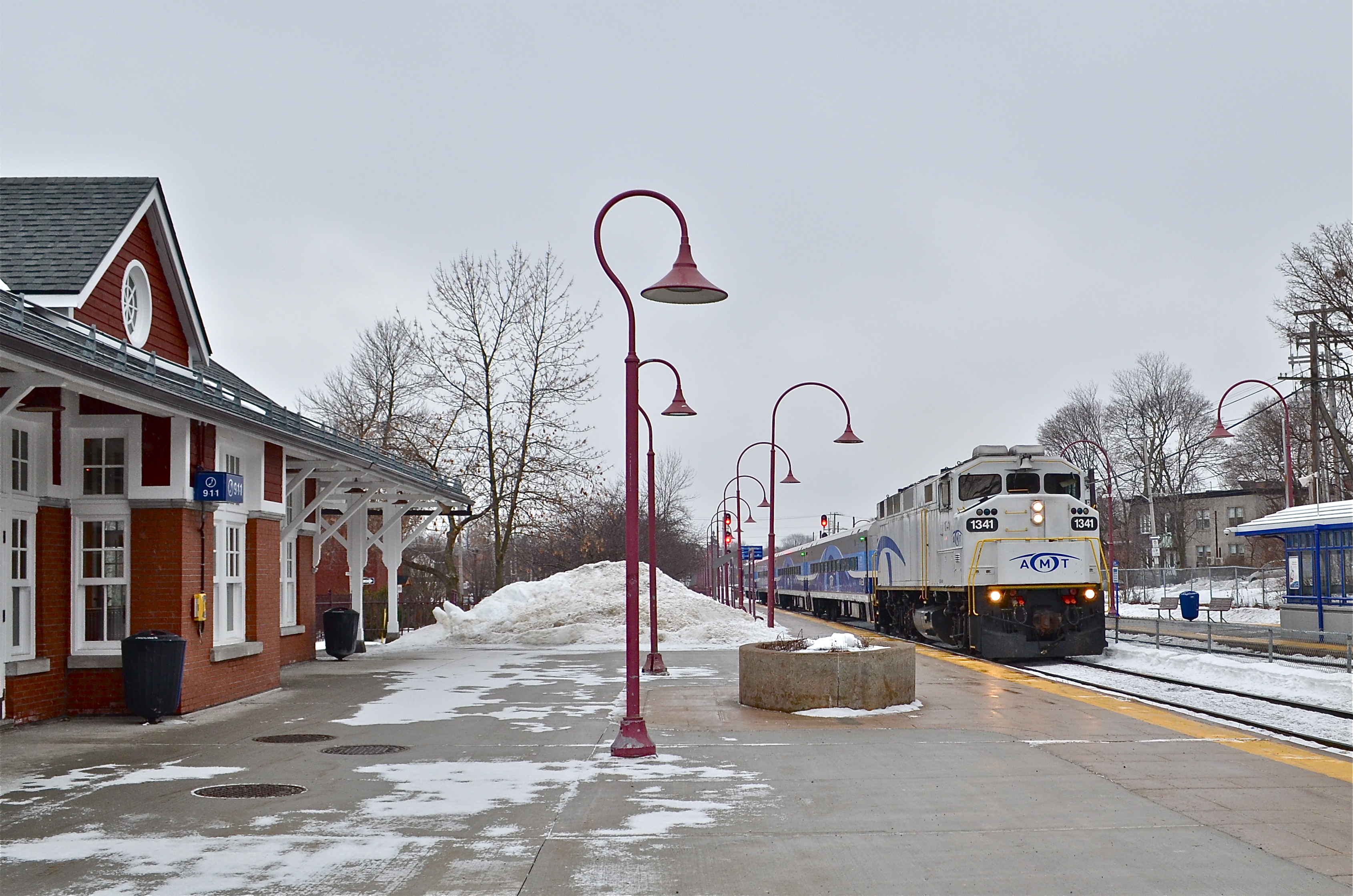 Railpictures.ca - Michael Berry Photo: AMT 90 is led by AMT 1341 in a ...