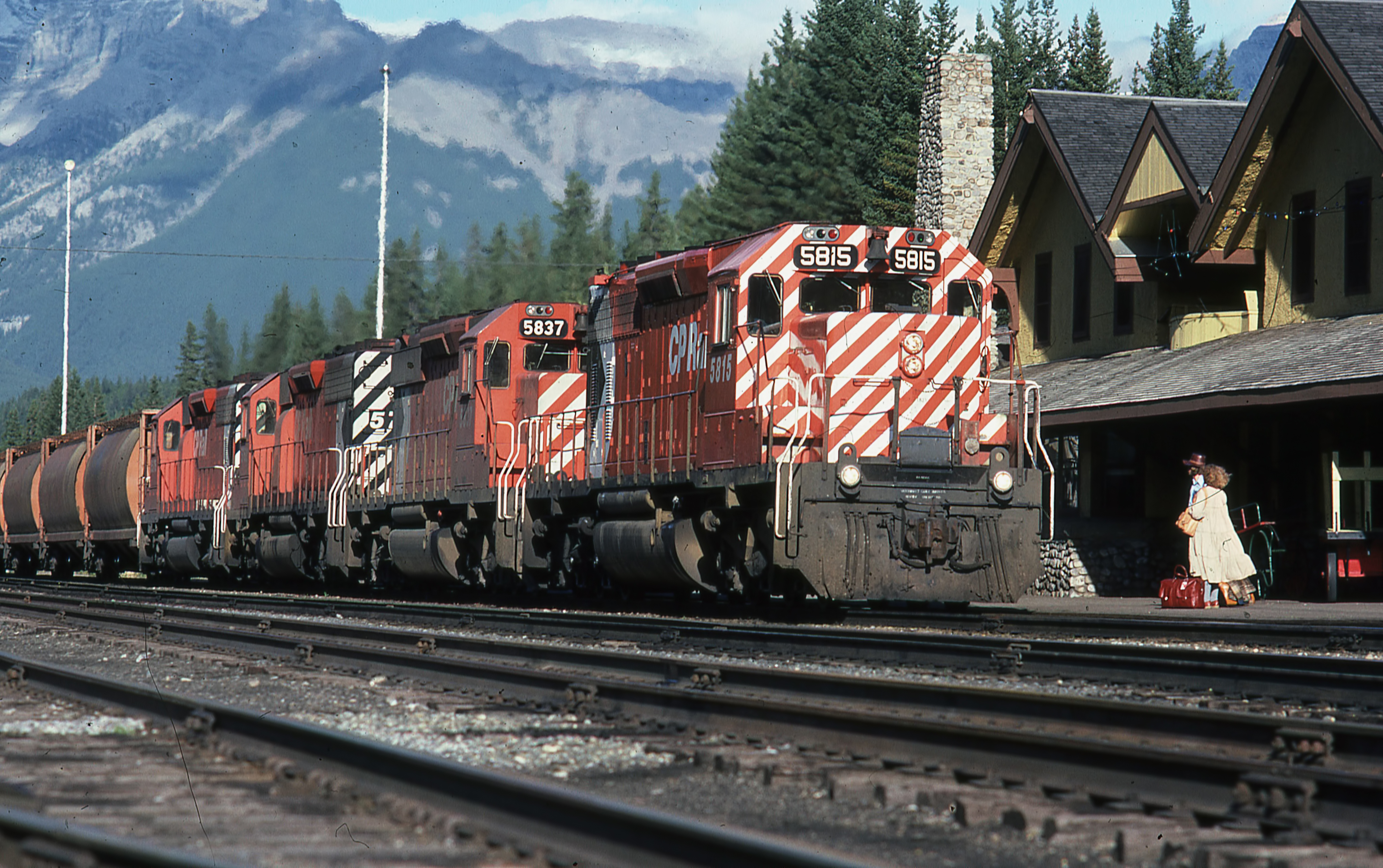 Railpictures.ca - Deane Motis Photo: Waiting for the Canadian ...