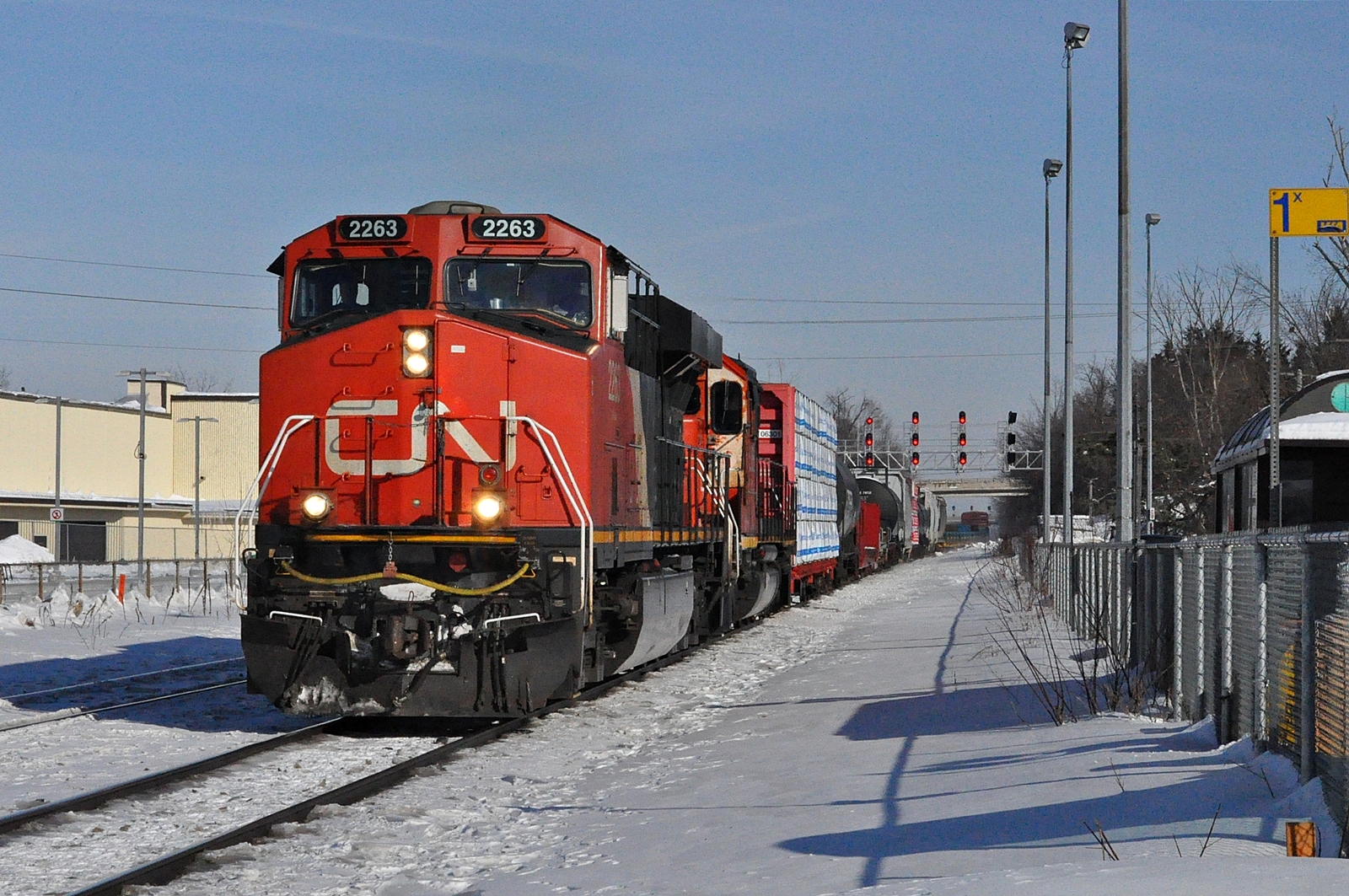 Railpictures.ca - Bruce Gemmel Photo: CN 2263 and CN 5386 pass ...