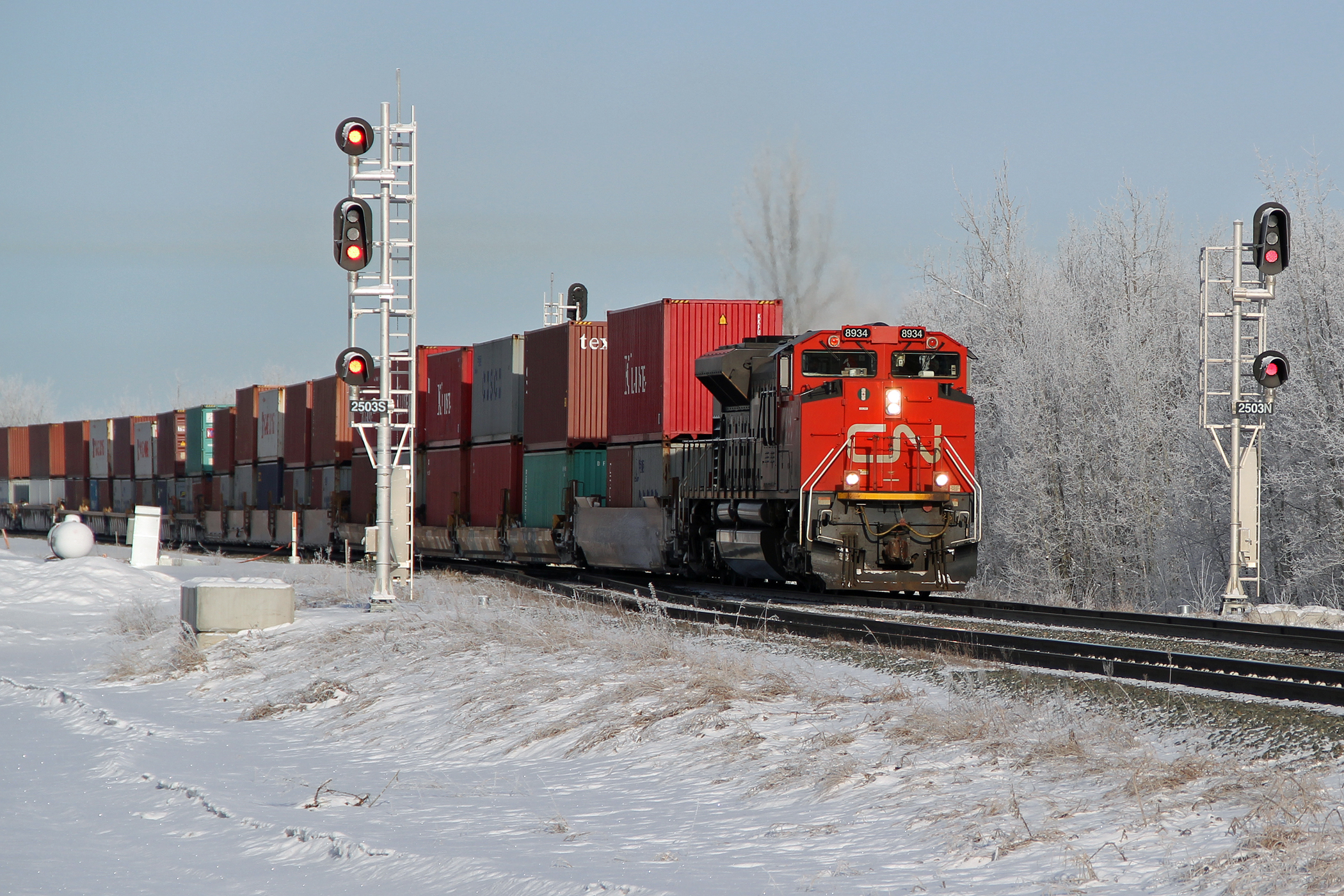 Railpictures.ca - colin arnot Photo: On a sunny but cool frosty morning ...