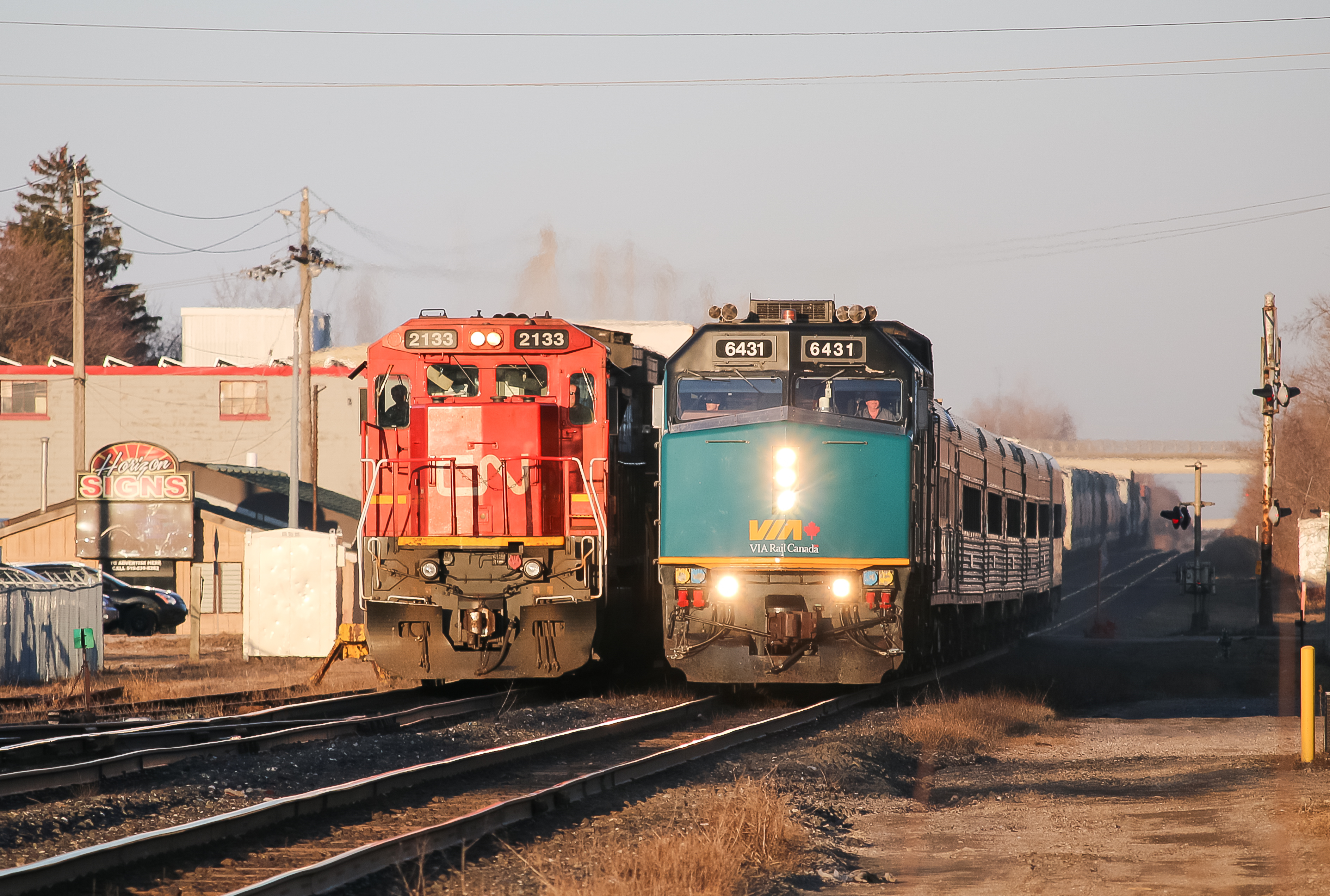Railpictures.ca - Tyler Photo: As Via 75 slows down on the approach to ...
