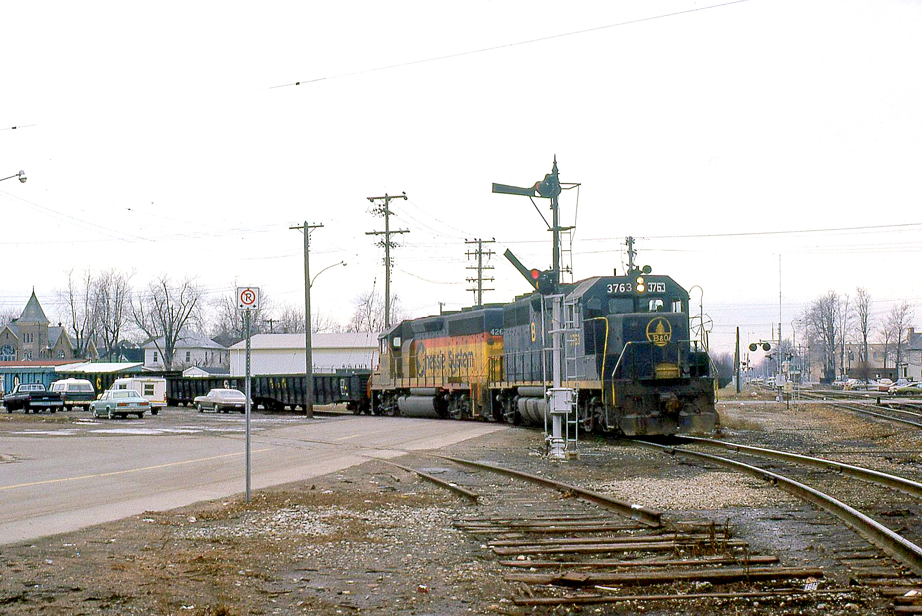 Railpictures.ca - Bill Thomson Photo: An eastbound C&O train with B&O ...
