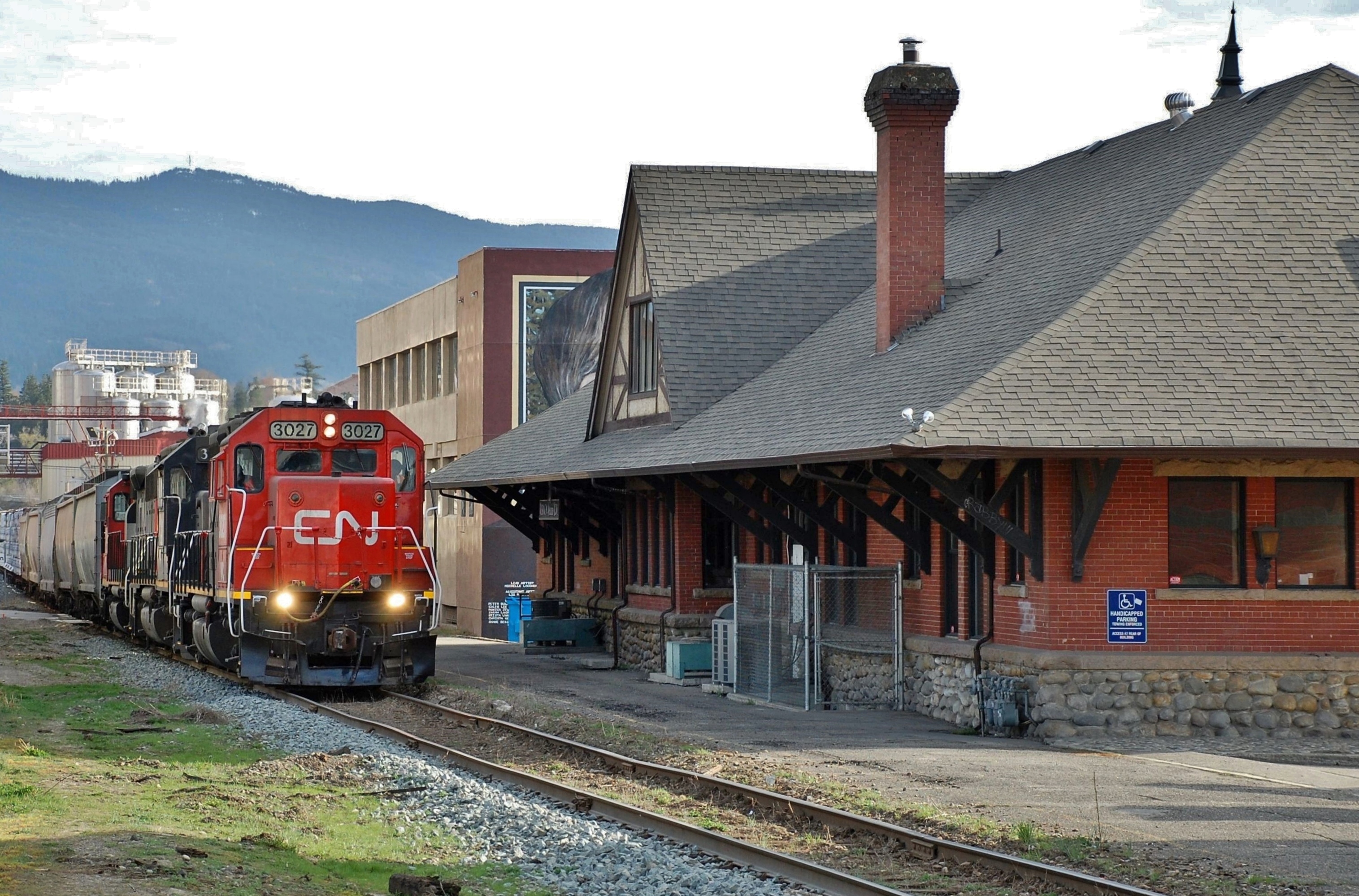 Railpictures.ca - richard hart Photo: CN(WC) 3027 is in charge of the ...