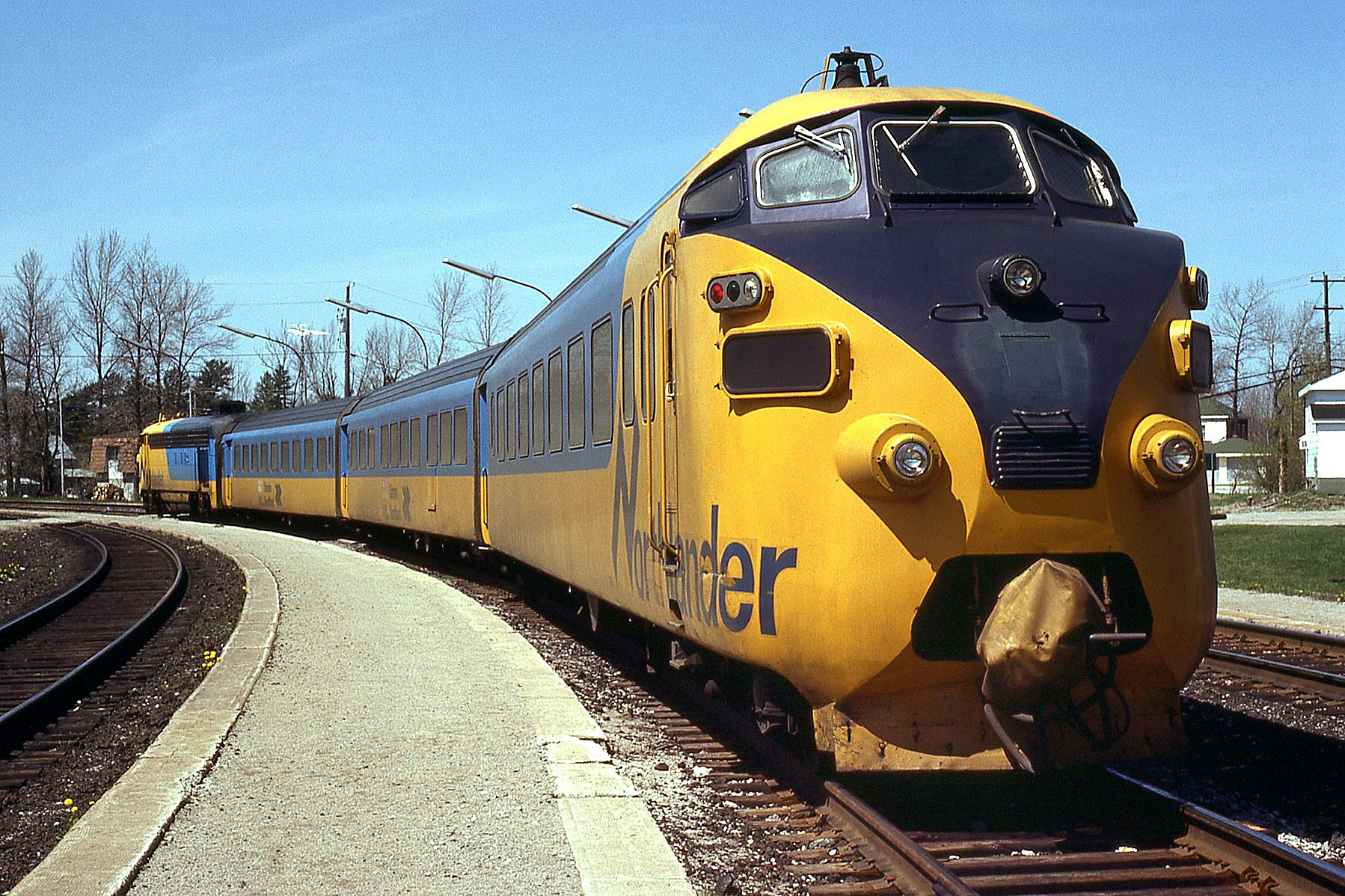 Railpictures.ca - Bill Thomson Photo: Ontario Northland’s Northlander ...