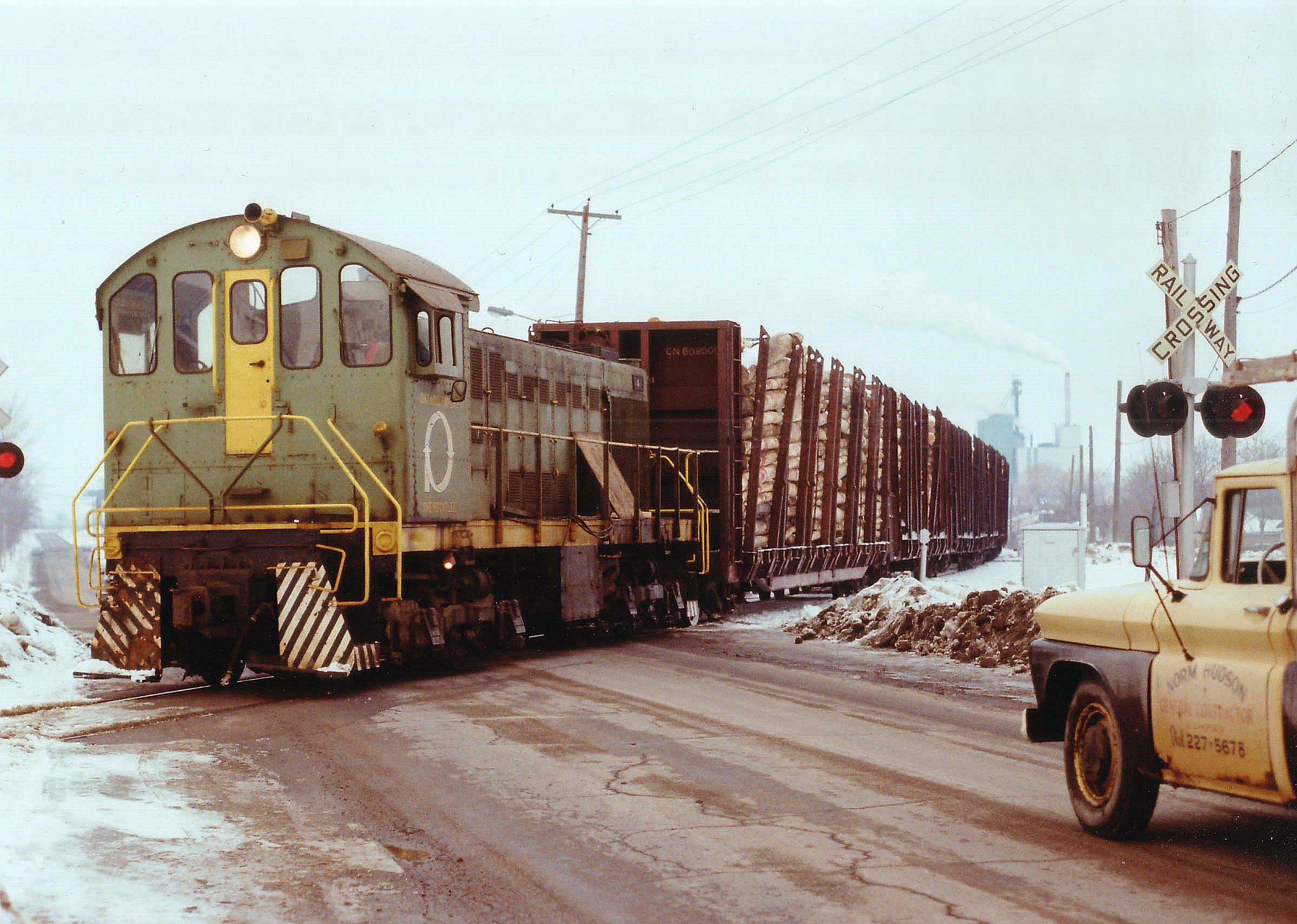 Railpictures.ca - A.W. Mooney Photo: Ontario Paper #4 is shown bringing ...