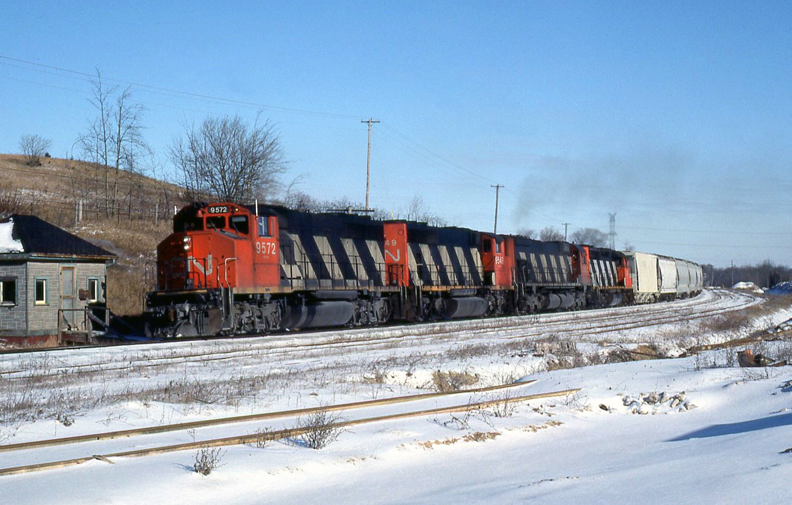 Railpictures.ca - Bill Thomson Photo: CN train 411 with four units on ...
