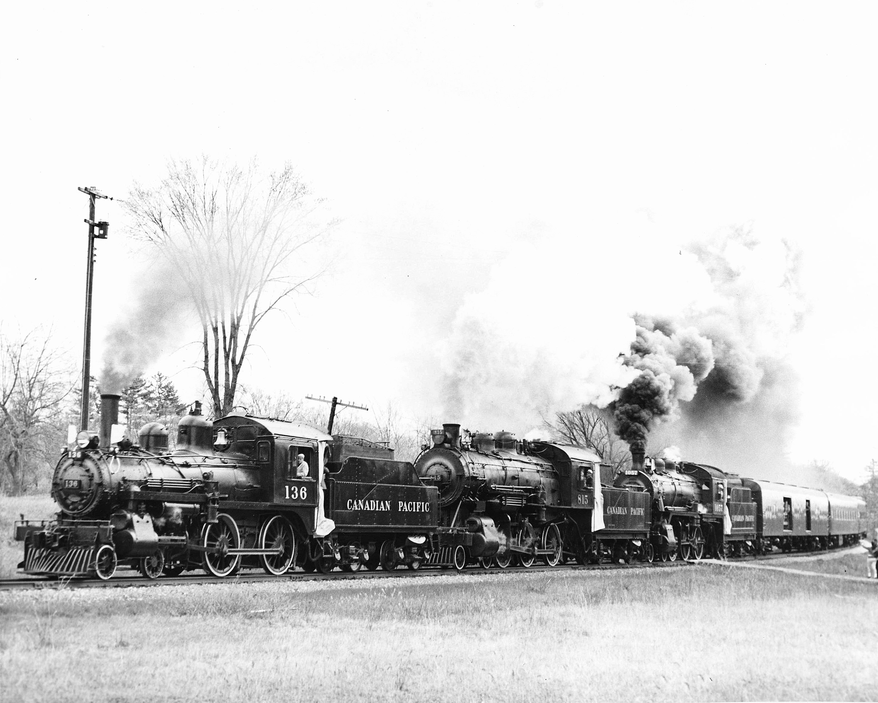 Railpictures.ca - Jim Walder/John Riddell Collection Photo: Rounding a ...