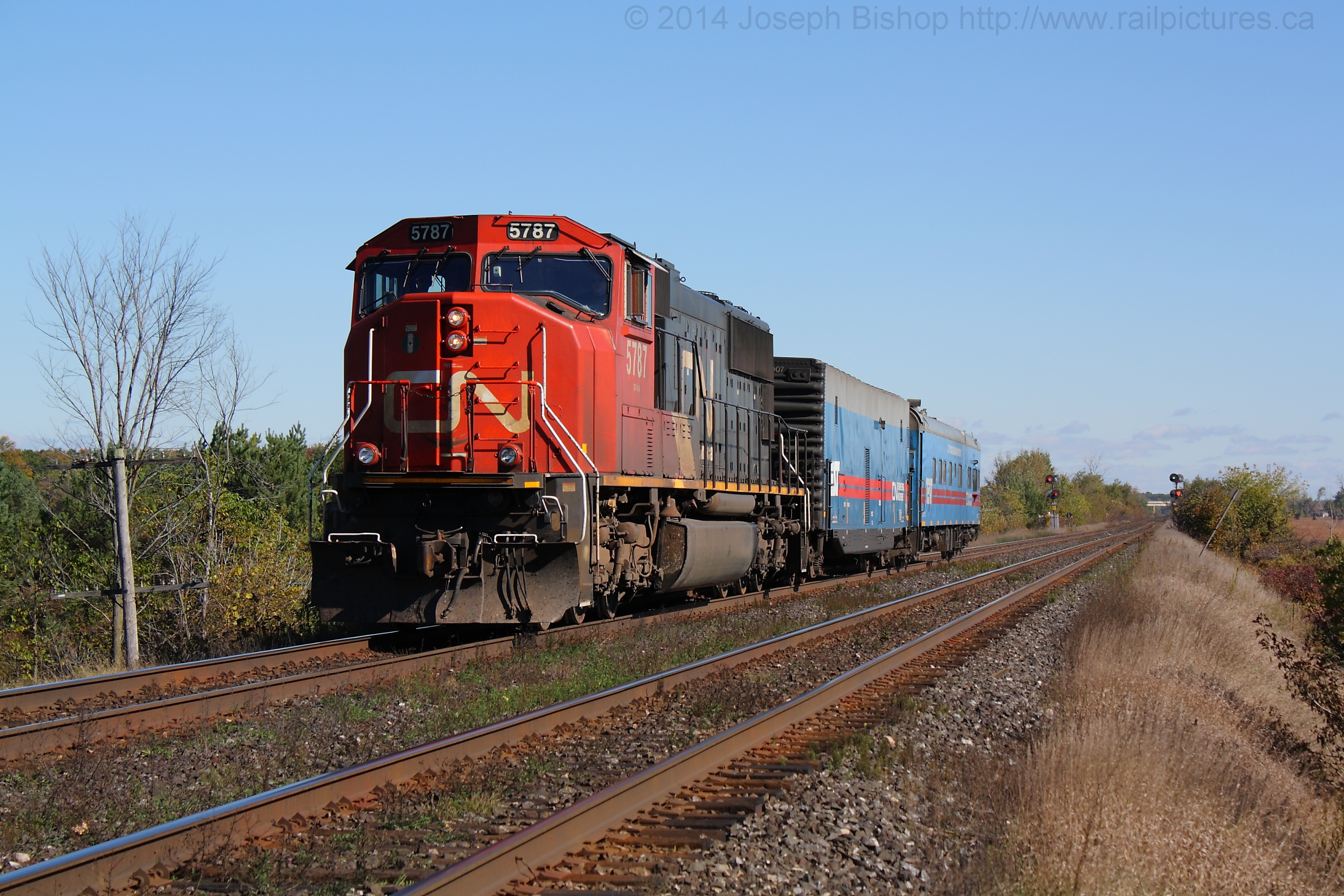 Railpictures.ca - Joseph Bishop Photo: CN test train O482 approaches ...