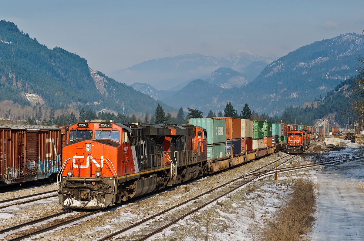 Railpictures.ca - Tim Stevens Photo: After a crew change in Boston Bar ...