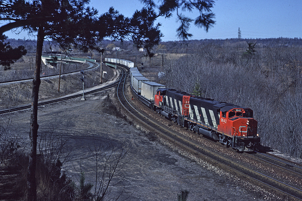 Railpictures.ca - Glenn Courtney Photo: CN GP40-2W 9642 lead the ...
