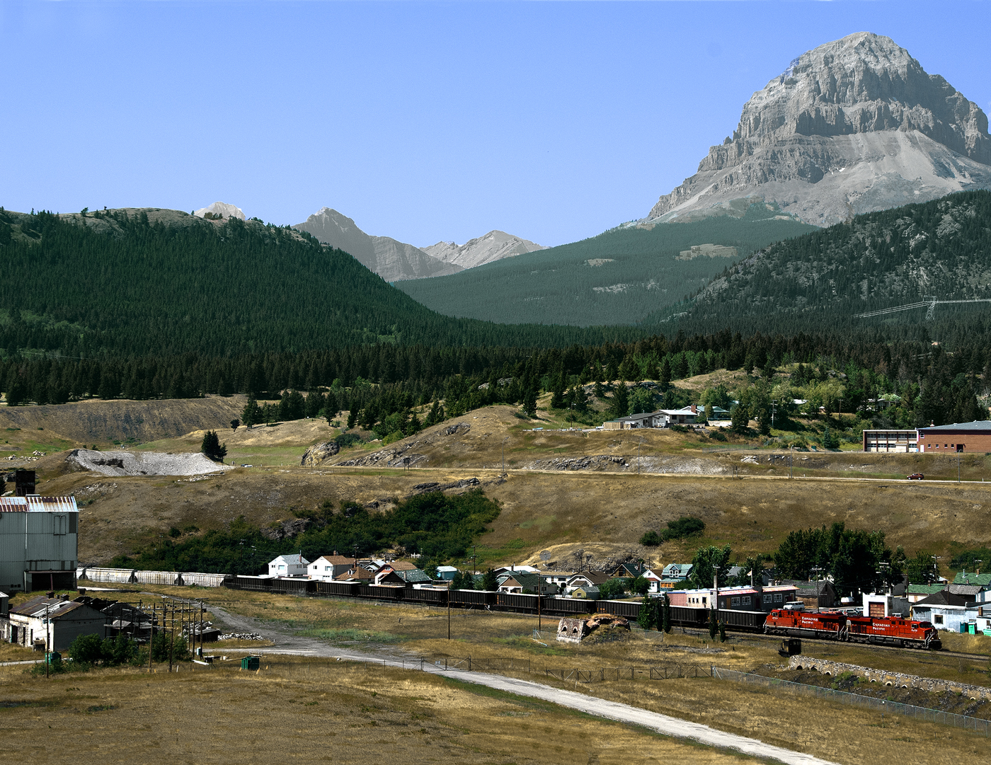 Railpictures.ca - Bill Hooper Photo: Eastbound CP Suphur and Potash ...