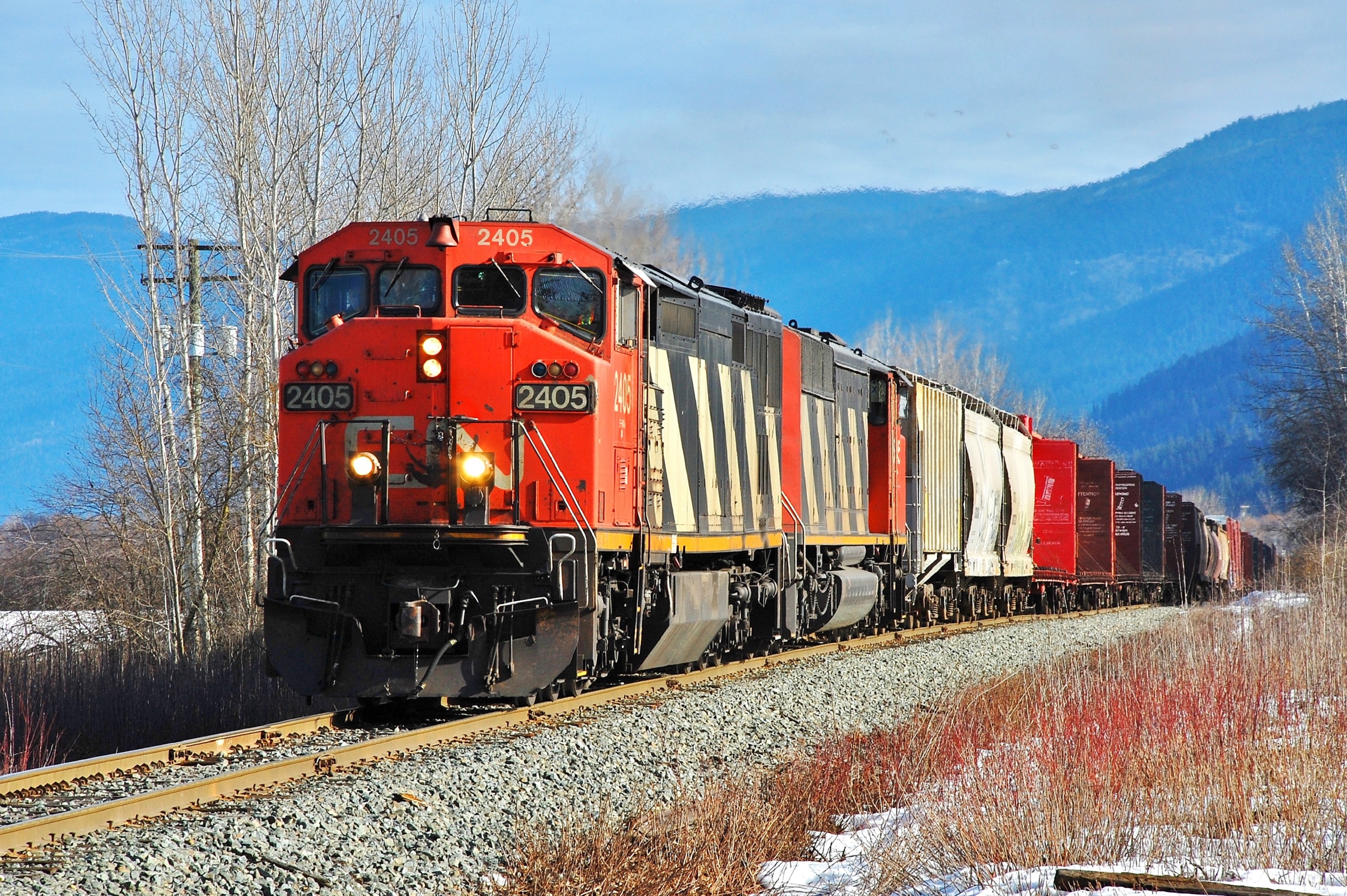 Railpictures.ca - Richard Hart Photo: Different power in the Okanagan ...