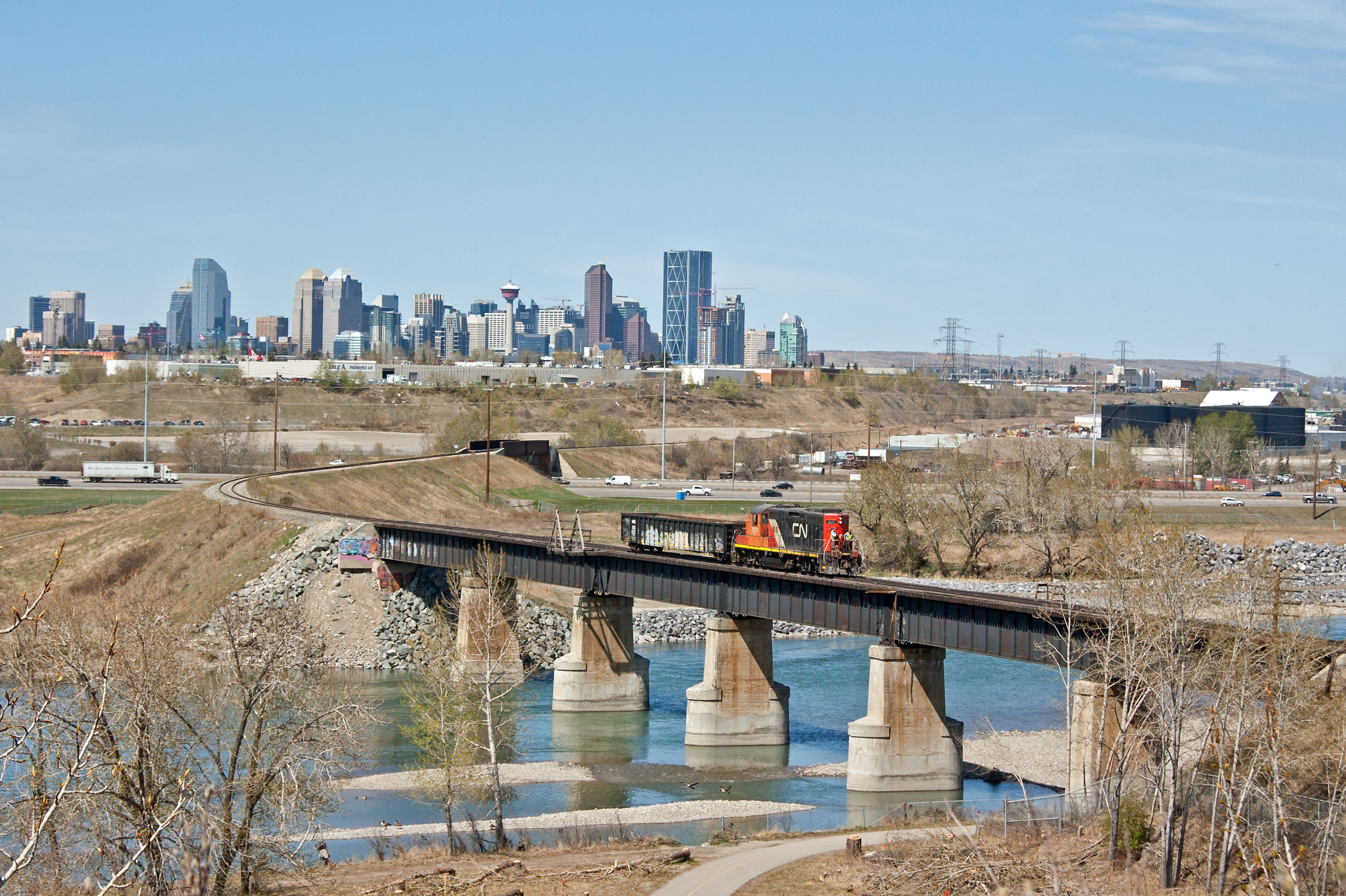 Railpictures.ca - Cam Leonard Photo: With a nice city of Calgary ...