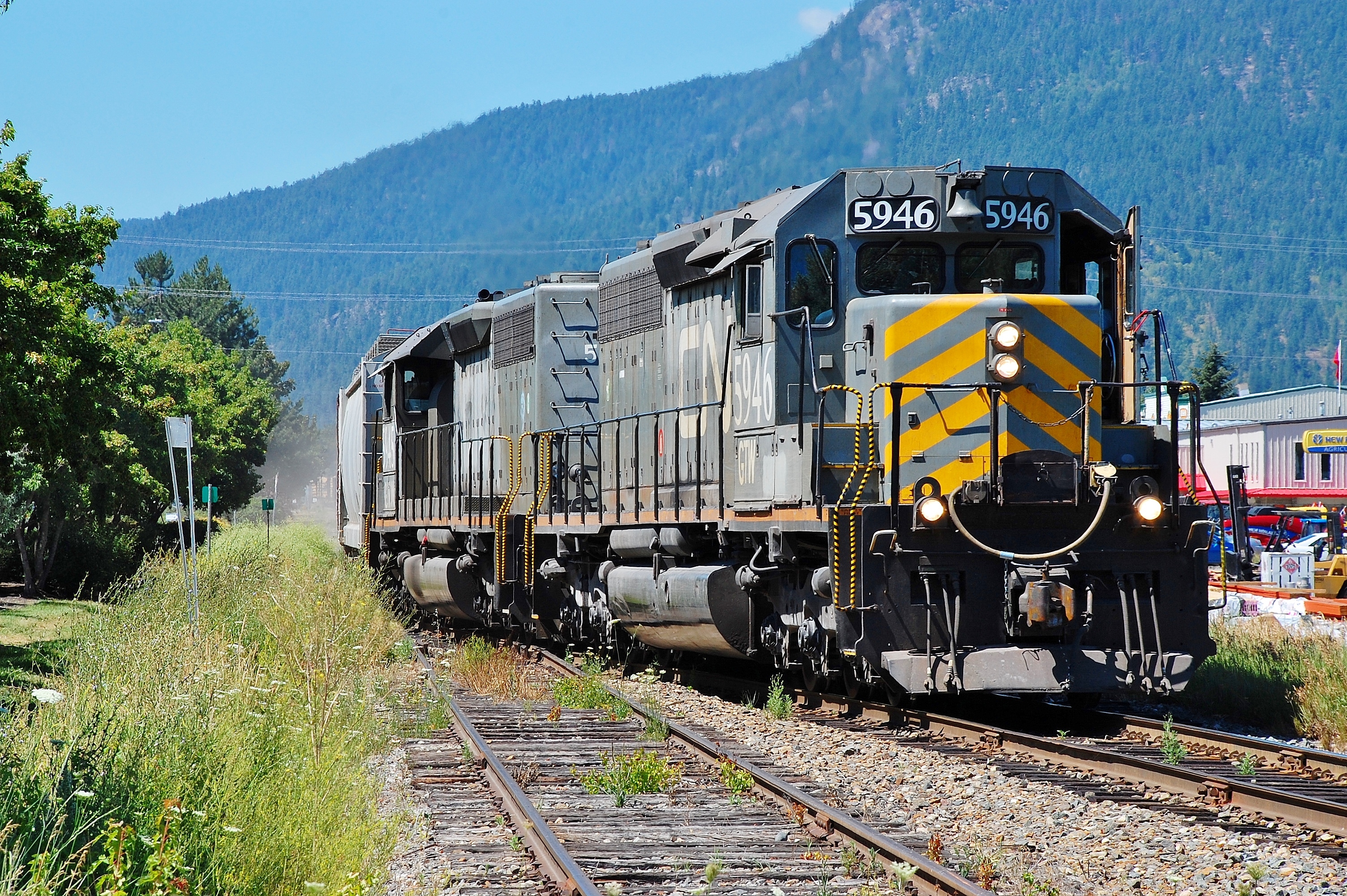 Railpictures.ca - Richard Hart Photo: The old CPR track to Sicamous is ...
