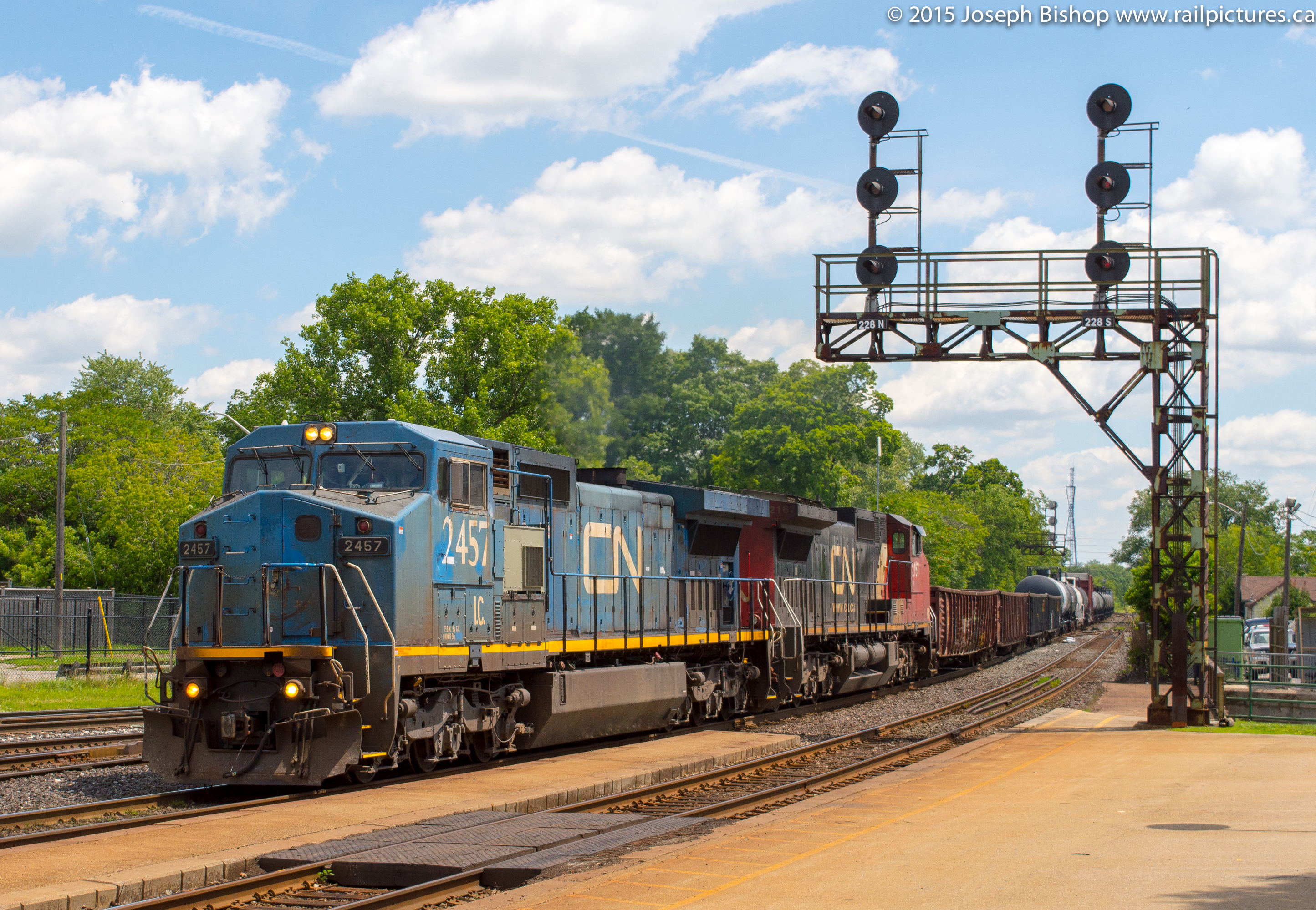 Railpictures.ca - Joseph Bishop Photo: A pair of C40-8W’s team up to ...
