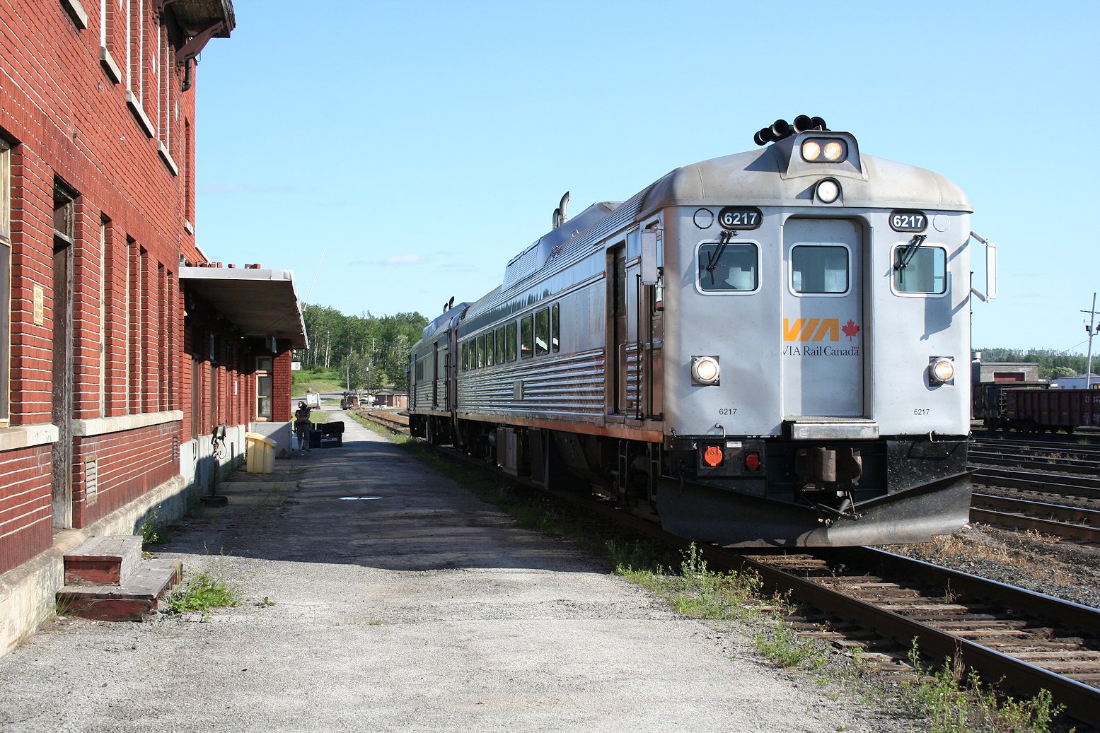 Railpictures.ca - Chris van der Heide Photo: Having unloaded its ...