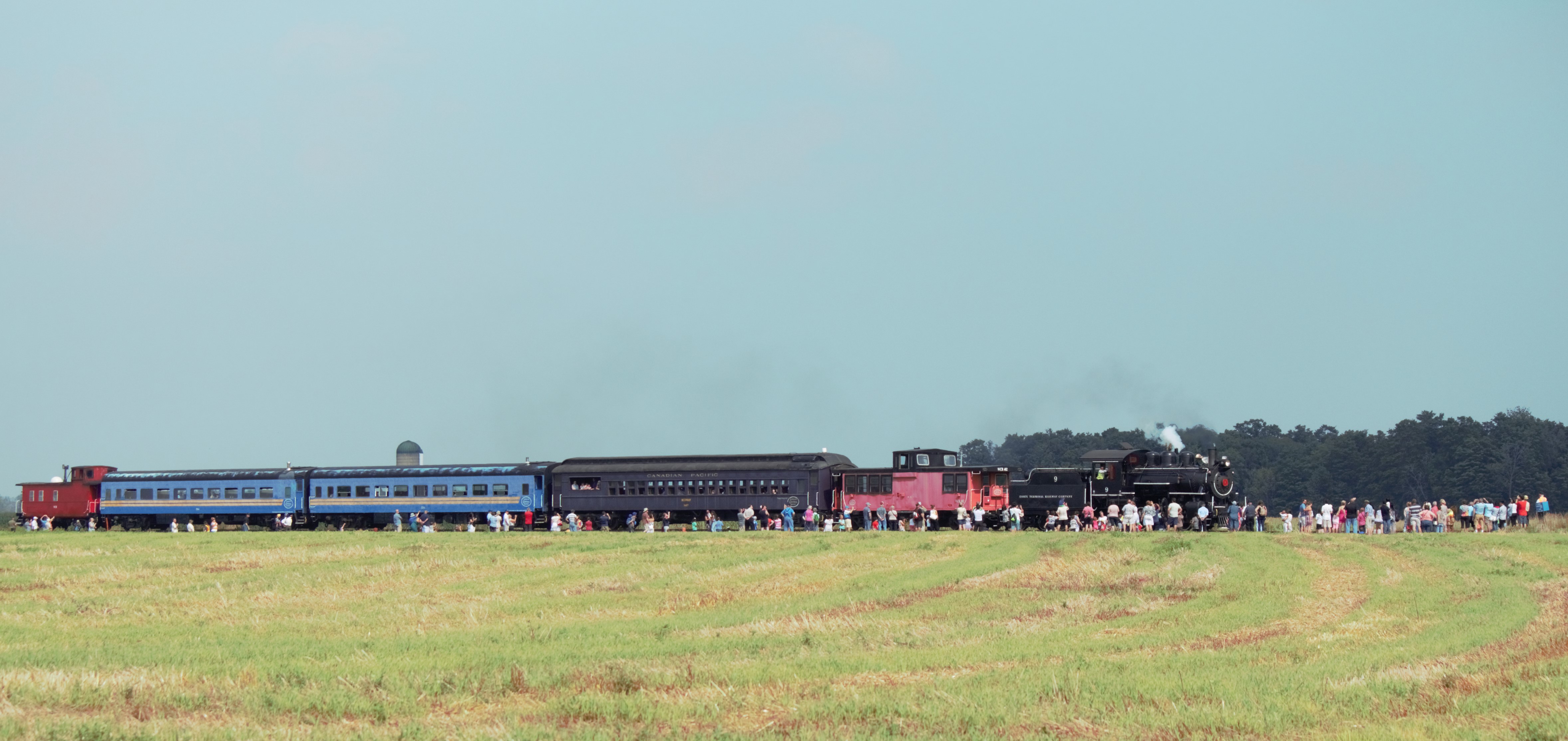 Railpictures.ca - BPurdy Photo: On it’s holiday Monday excursion, Essex ...