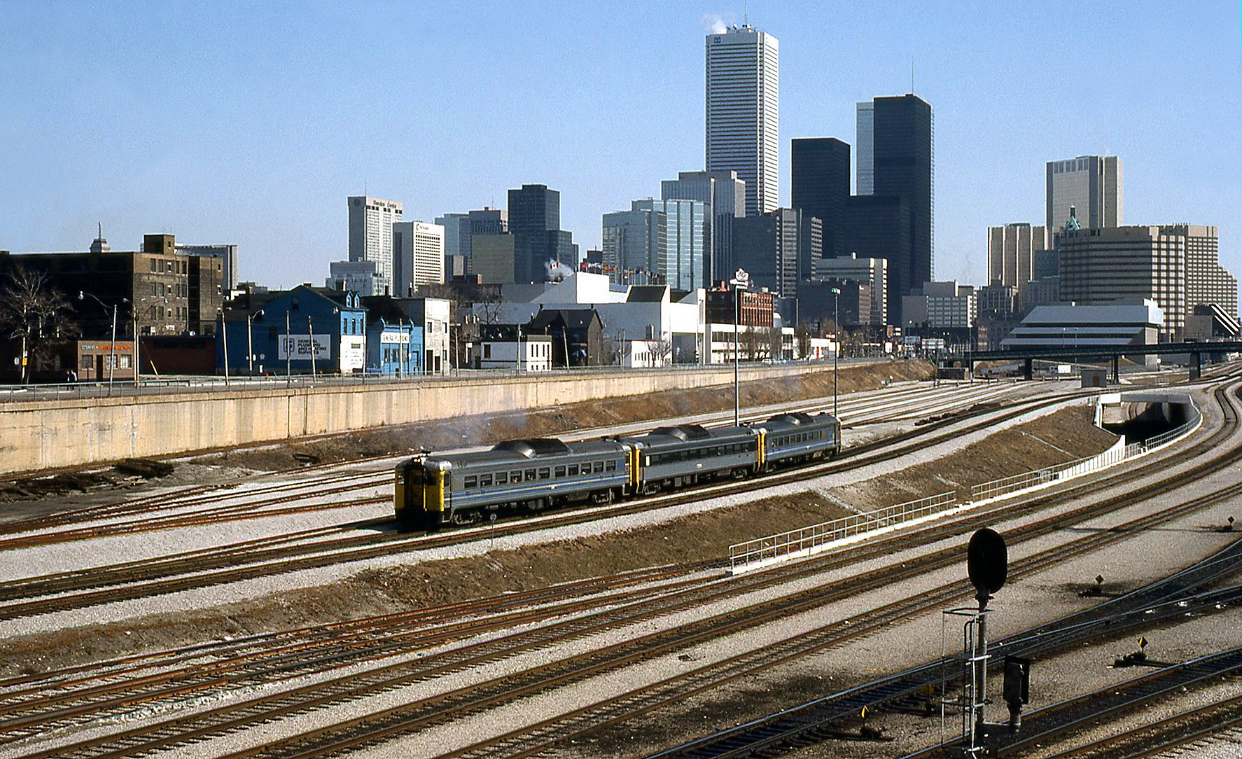 Railpictures.ca - Bill Thomson Photo: A set of VIA Rail Budd RDC cars ...