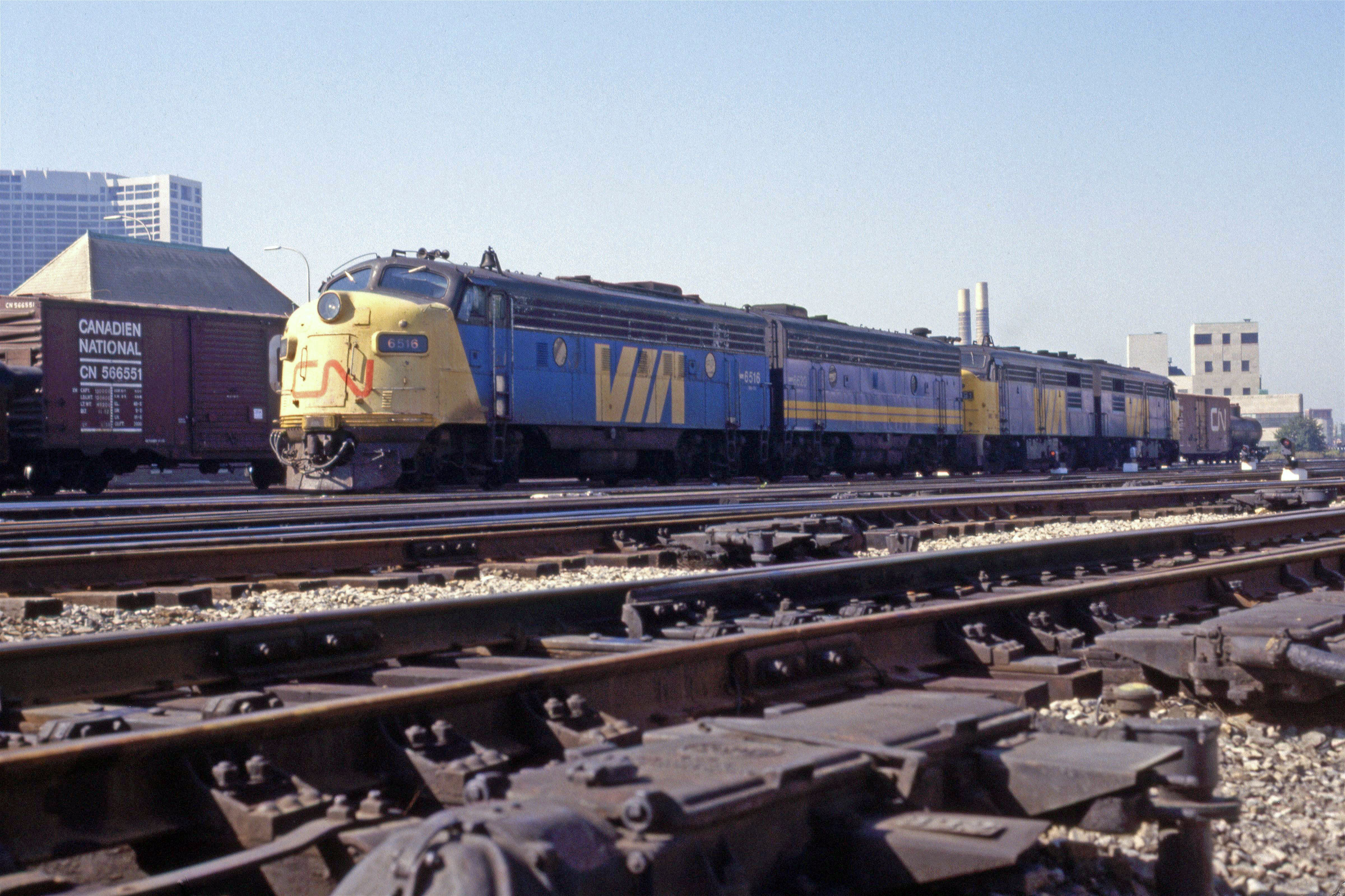 Railpictures.ca - Steve Young Photo: A mixed power set of EMD and MLW ...