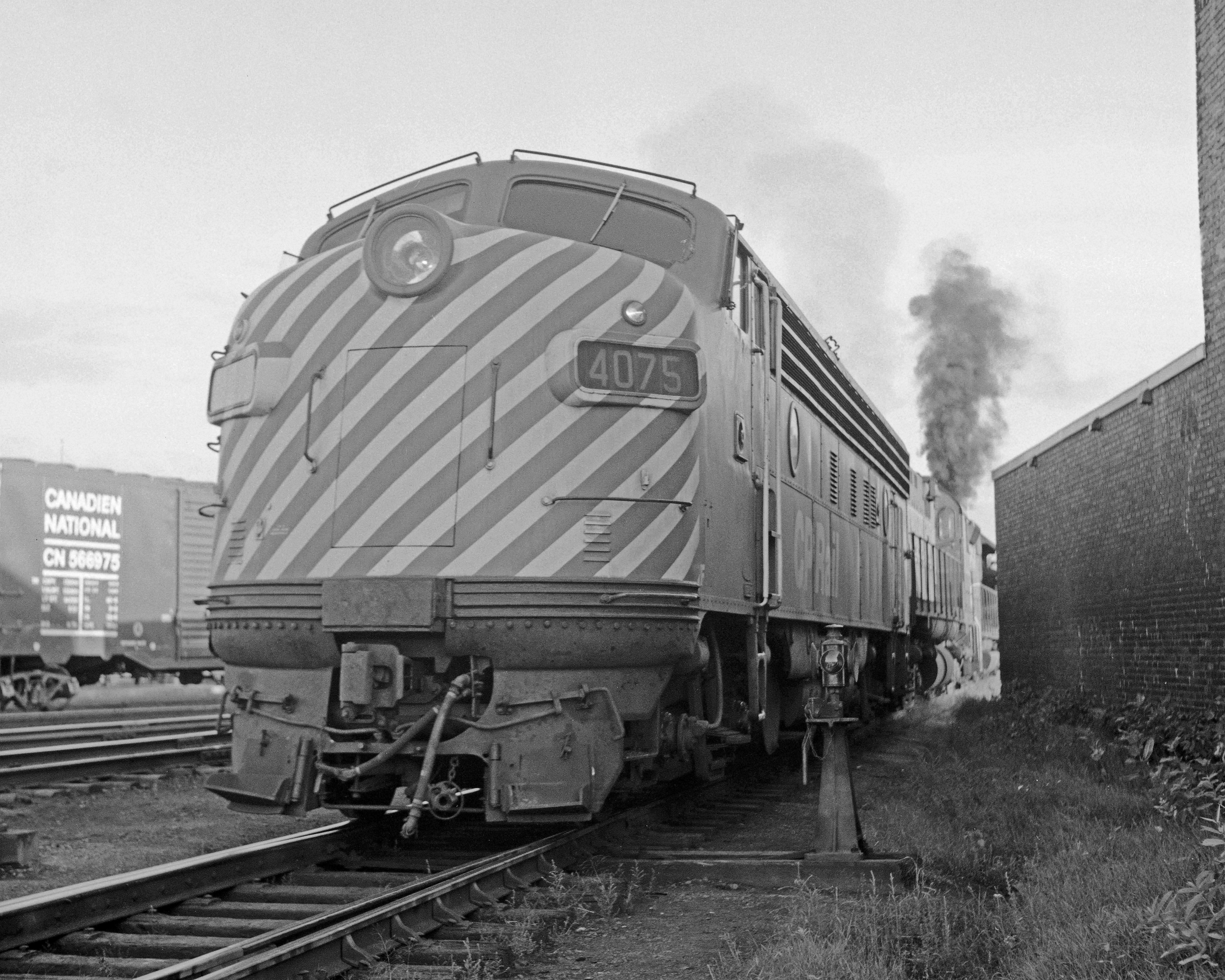 Railpictures.ca - John Pittman Photo: CP 4075, an FP7A, is trailing ...