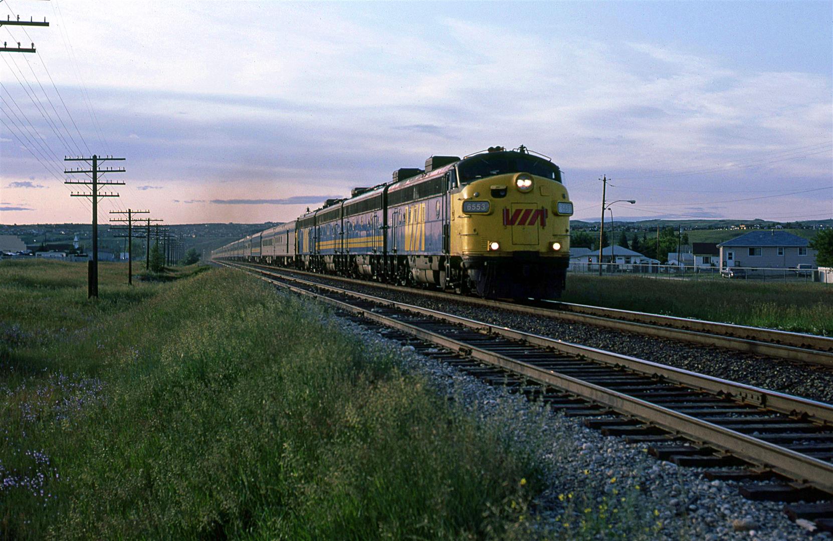 Railpictures.ca - Steve Young Photo: The eastbound “Canadian” runs ...