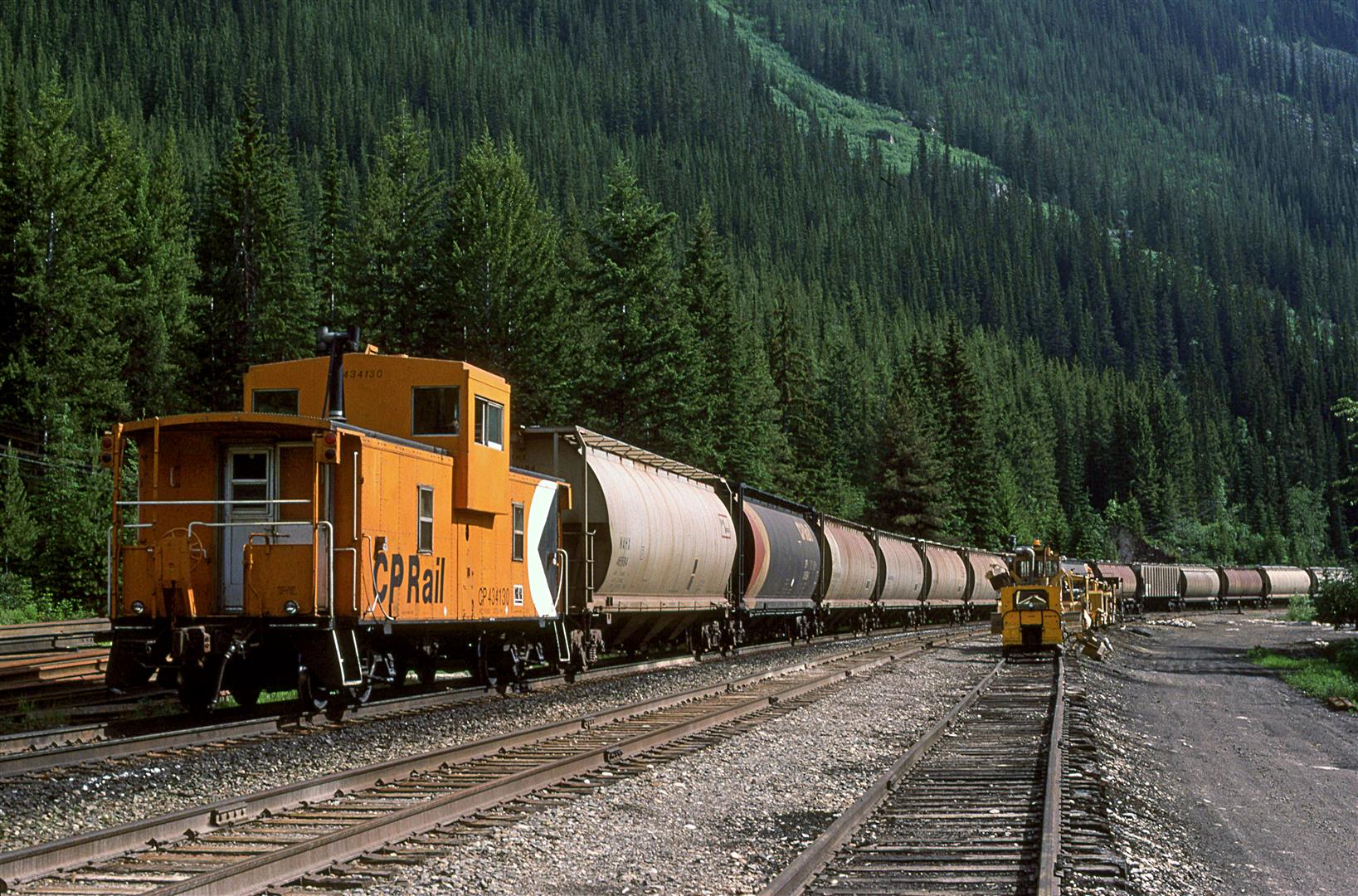 Railpictures.ca - Steve Young Photo: This empty potash train is at Yoho ...