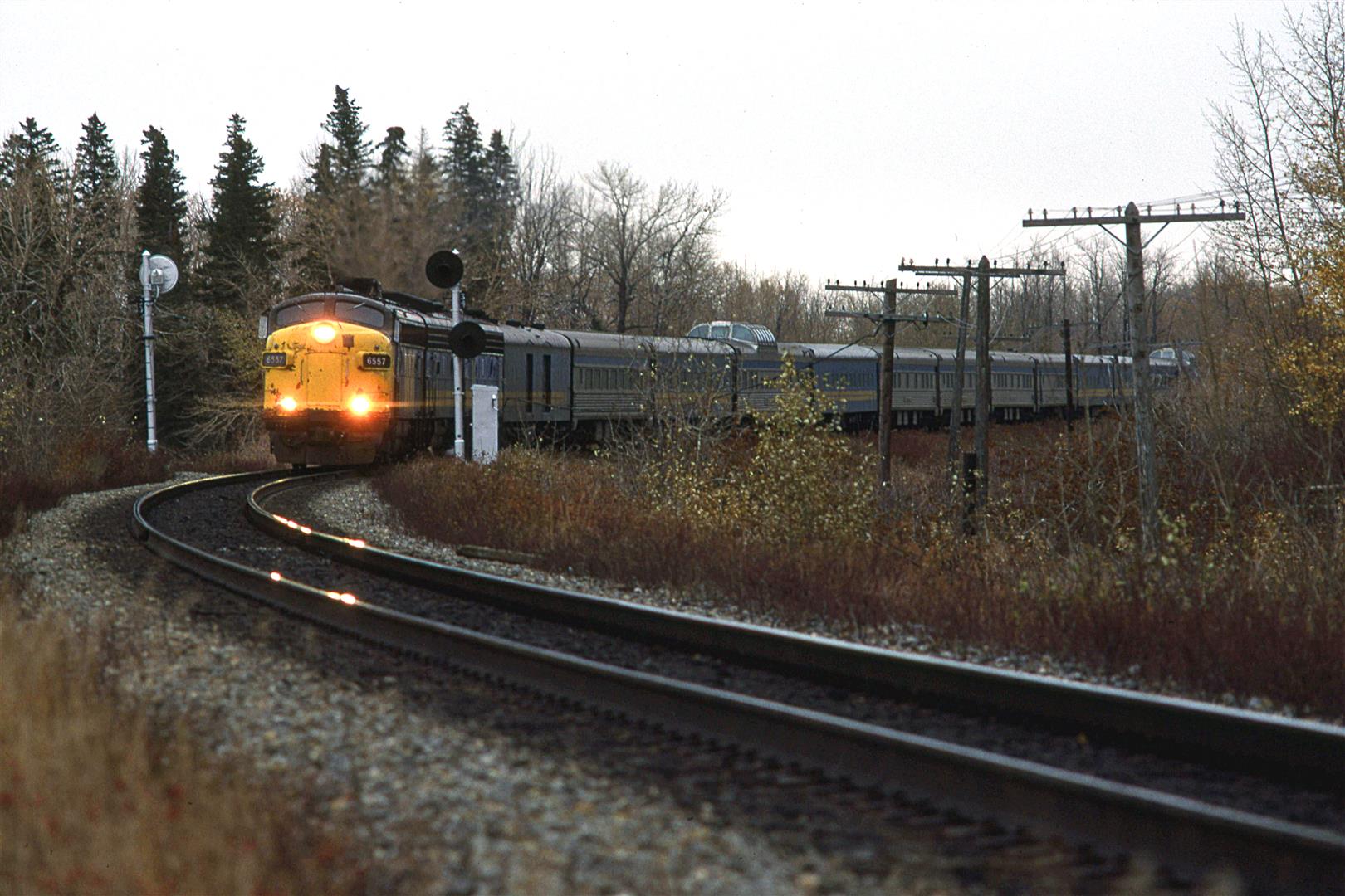 Railpictures.ca - Steve Young Photo: The westbound “Canadian” splits ...