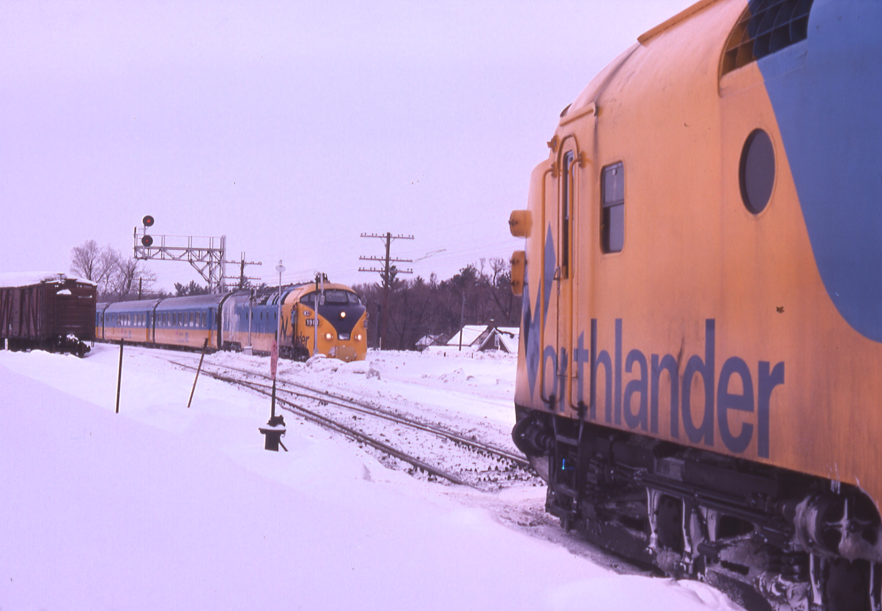 Railpictures.ca - David Knight Photo: North and southbound Northlanders ...