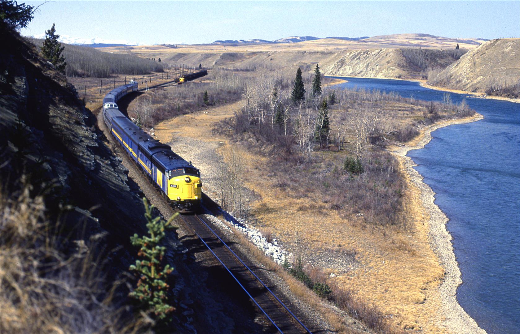 Railpictures.ca - Janice Waldron Photo: A wider view of the Bow Valley ...