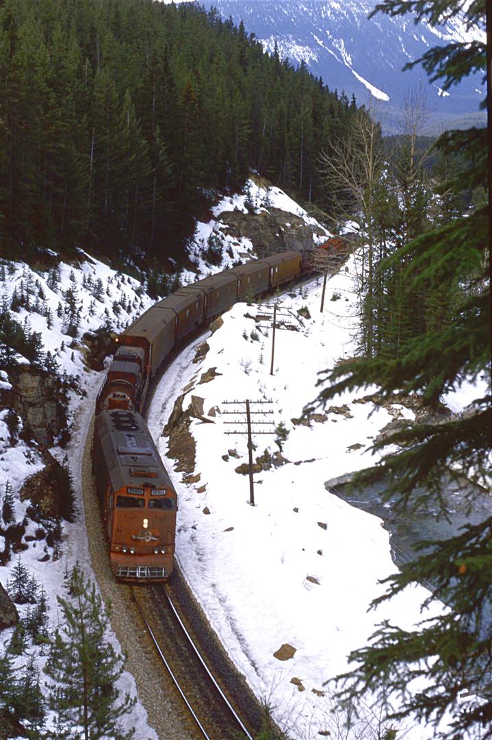 Railpictures.ca - Steve Young Photo: A SPENO rail-grinder train is ...